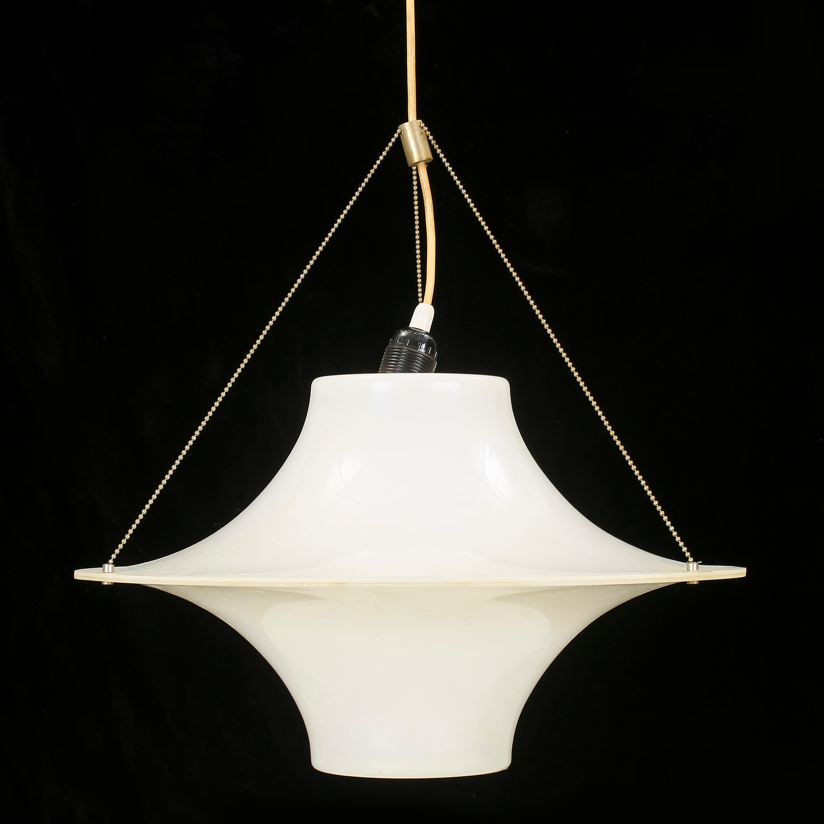 TAKLAMPA, Yki Nummi, "Fiskmåsen"/"Skyflyer", formgiven 1959. - Bukowskis