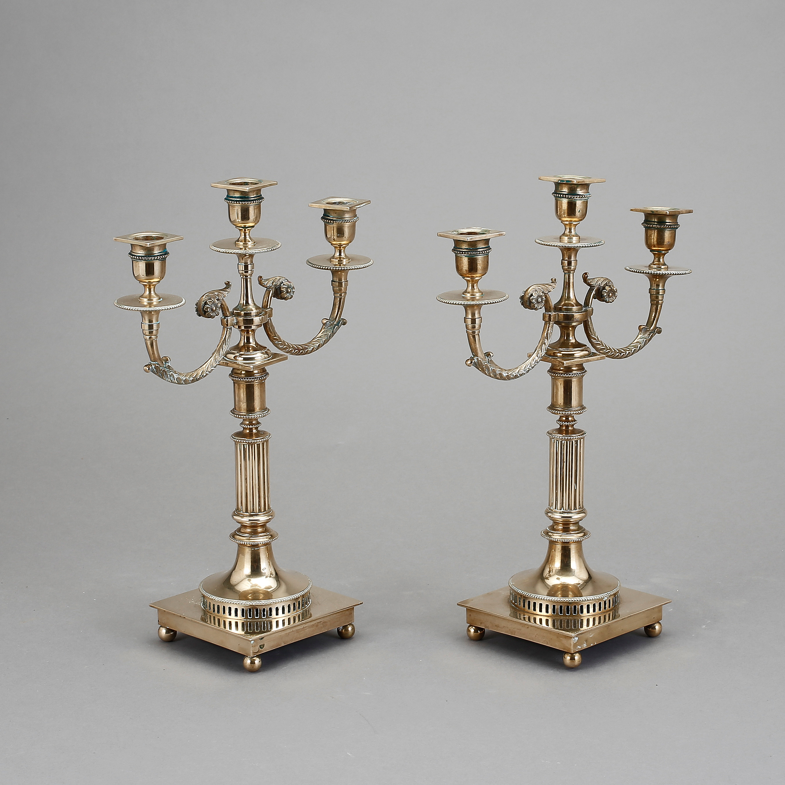 KANDELABRAR, ett par, empirestil, Gusum, omkring 1900. - Bukowskis