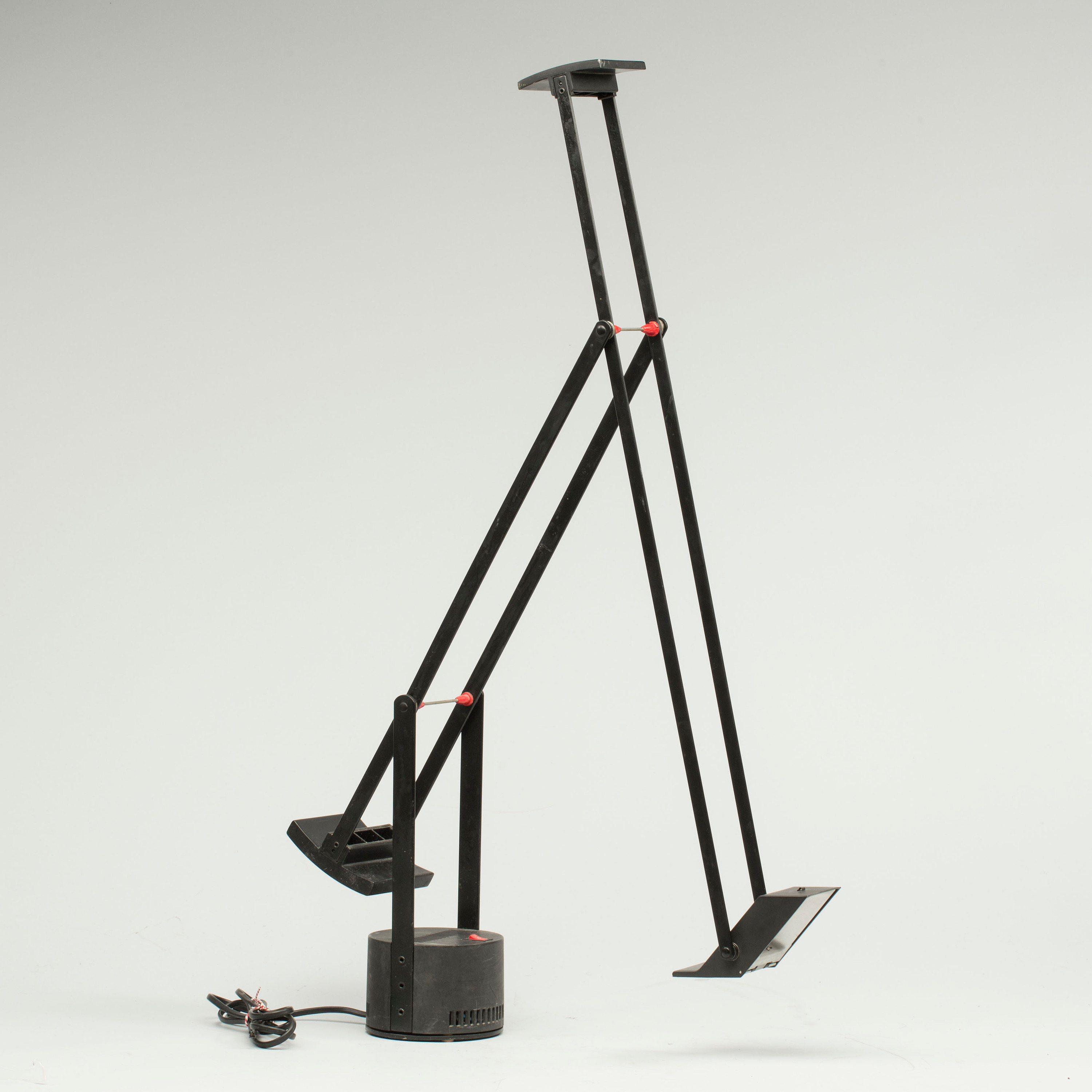 SKRIVBORDSLAMPA, "Tizio, Richard Sapper, Artemide, Italien, 1980/90-tal ...