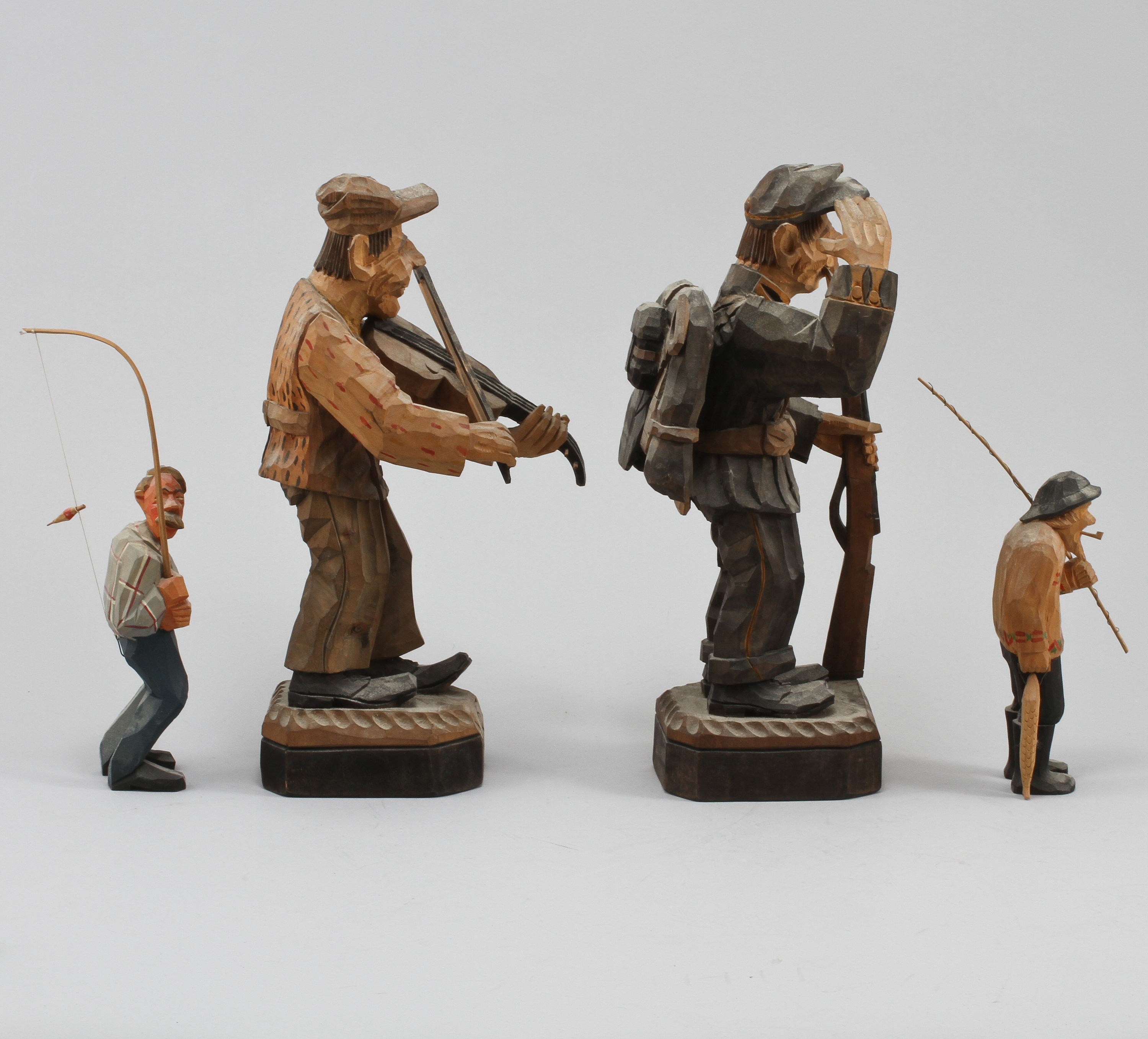 TRÄFIGURER, 4 st, mestadels signerade, 1900-tal. - Bukowskis