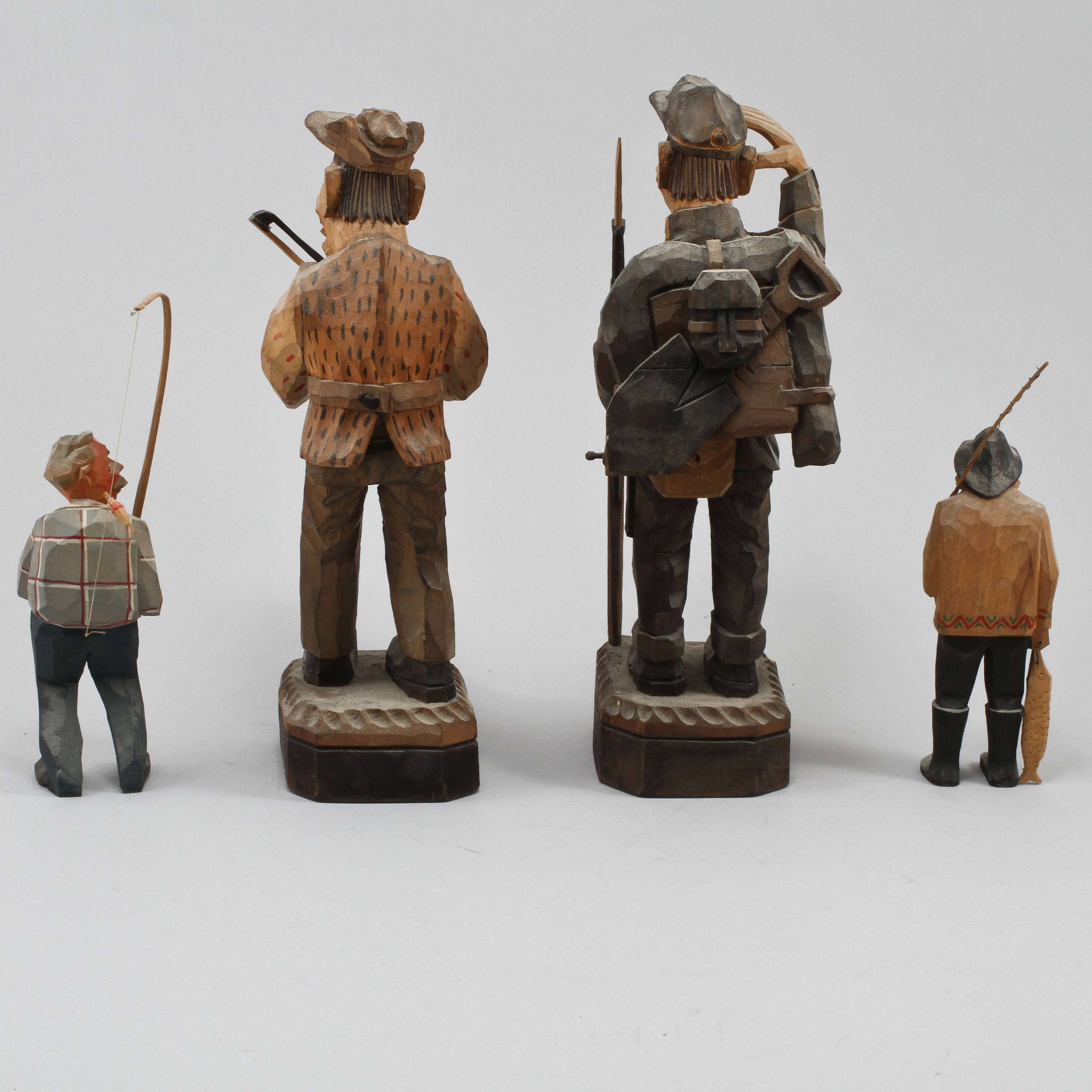 TRÄFIGURER, 4 st, mestadels signerade, 1900-tal. - Bukowskis