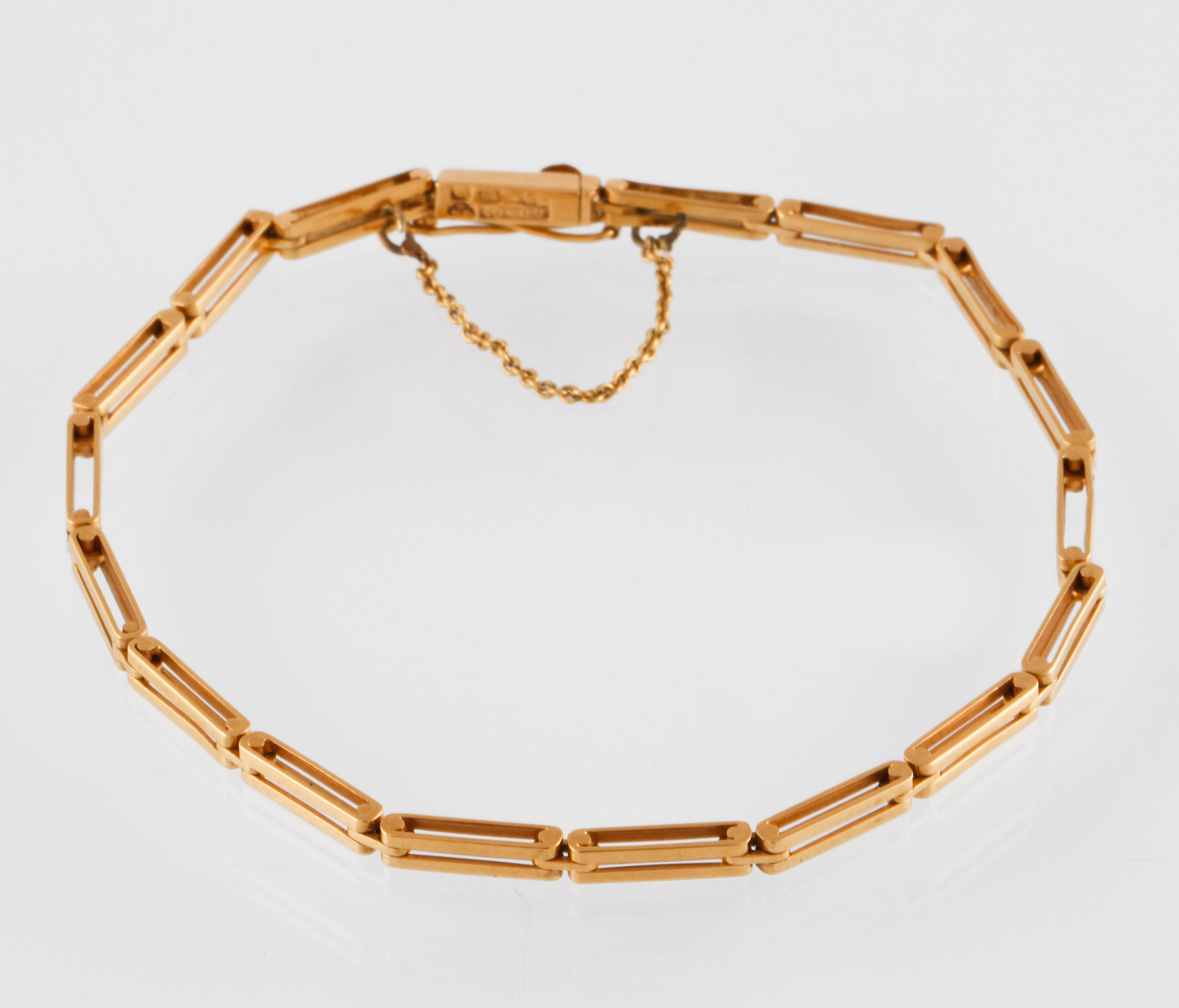 ARMBAND, 18K guld, Gustav Dahlgren & Co, Malmö, 1913. Vikt 6,4 gram. - Bukowskis