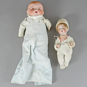 PORSLINSDOCKOR, 2 st, bla Armand Marseilles. Tyskland. - Bukowskis