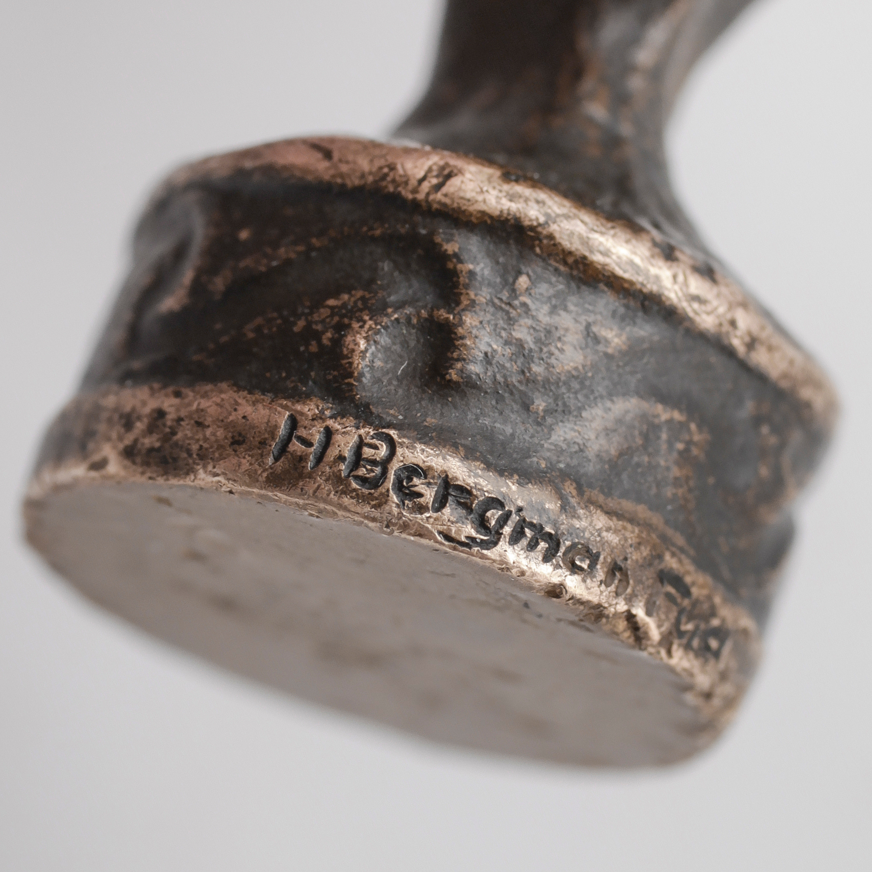 SIGILL, brons, gjutarstämpel Herman Bergman Fud, monogramsignerad Bh ...