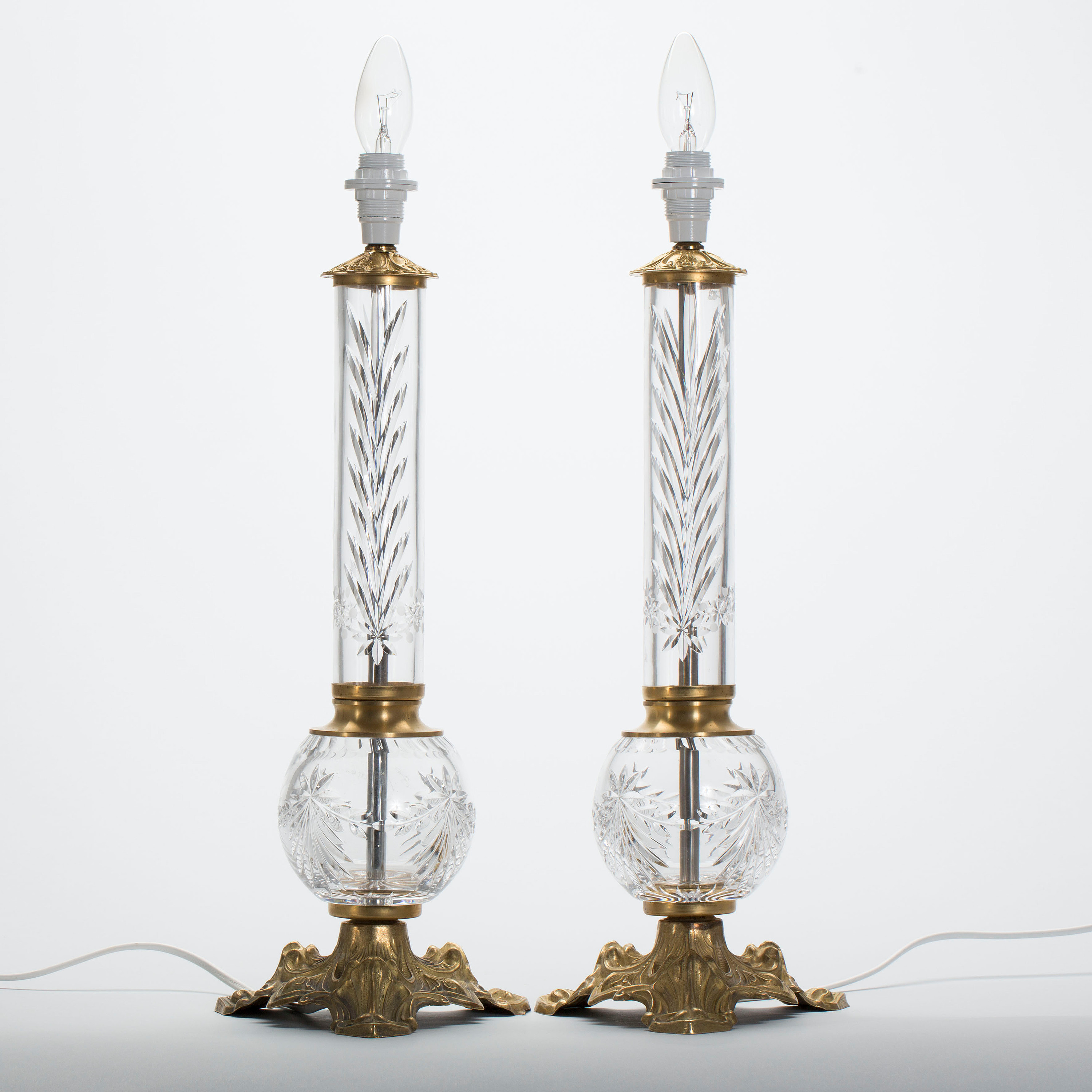 BORDSLAMPOR, ett par, glas, signerade E.Moaven, modern tillverkning ...