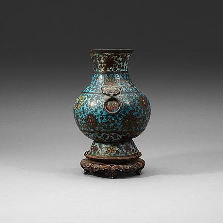 A cloisonné vase, Ming dynasty (1368-1644). - Bukowskis