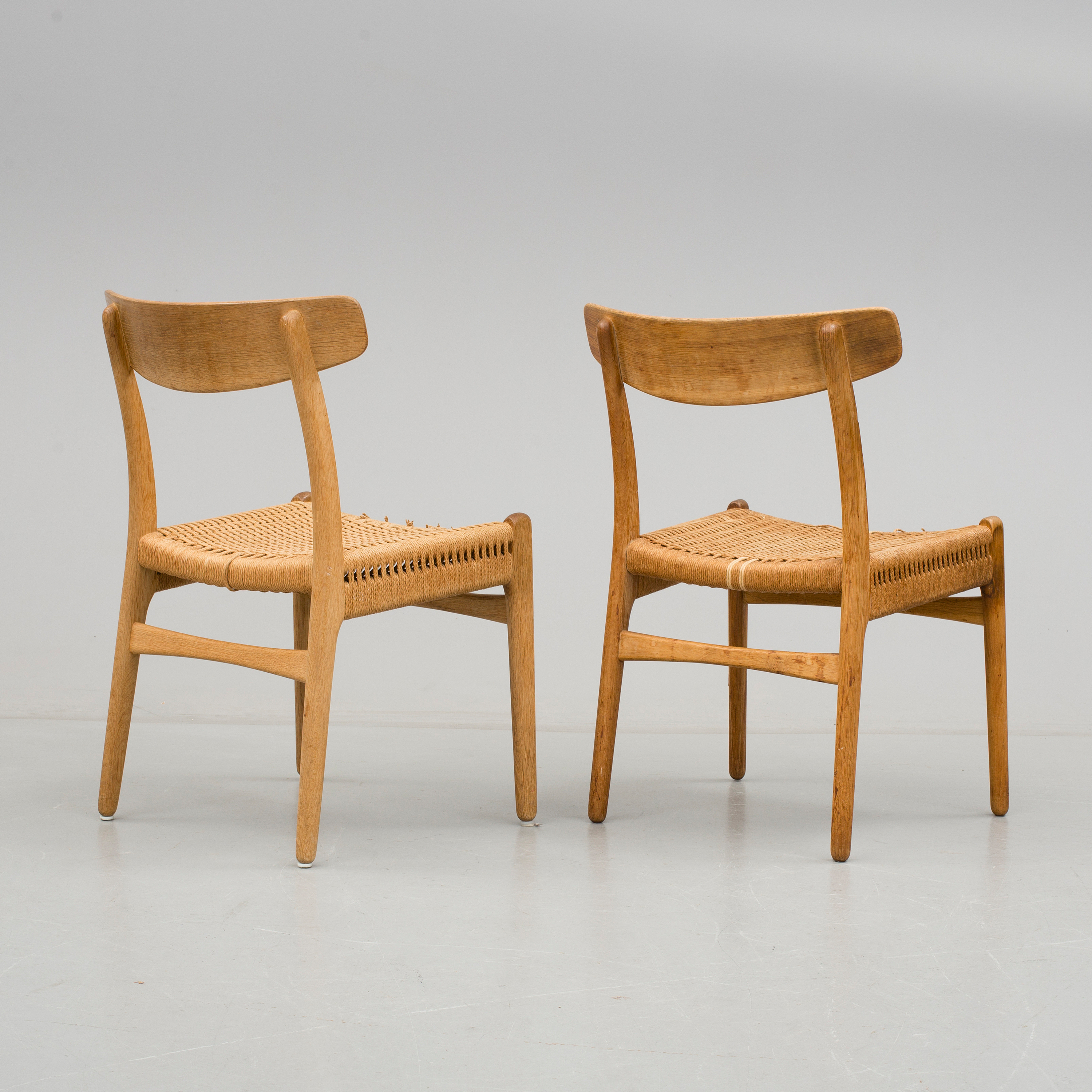 STOLAR, ett par. "Spisestolen", CH-23, Hans J Wegner, Carl Hansen & Son ...