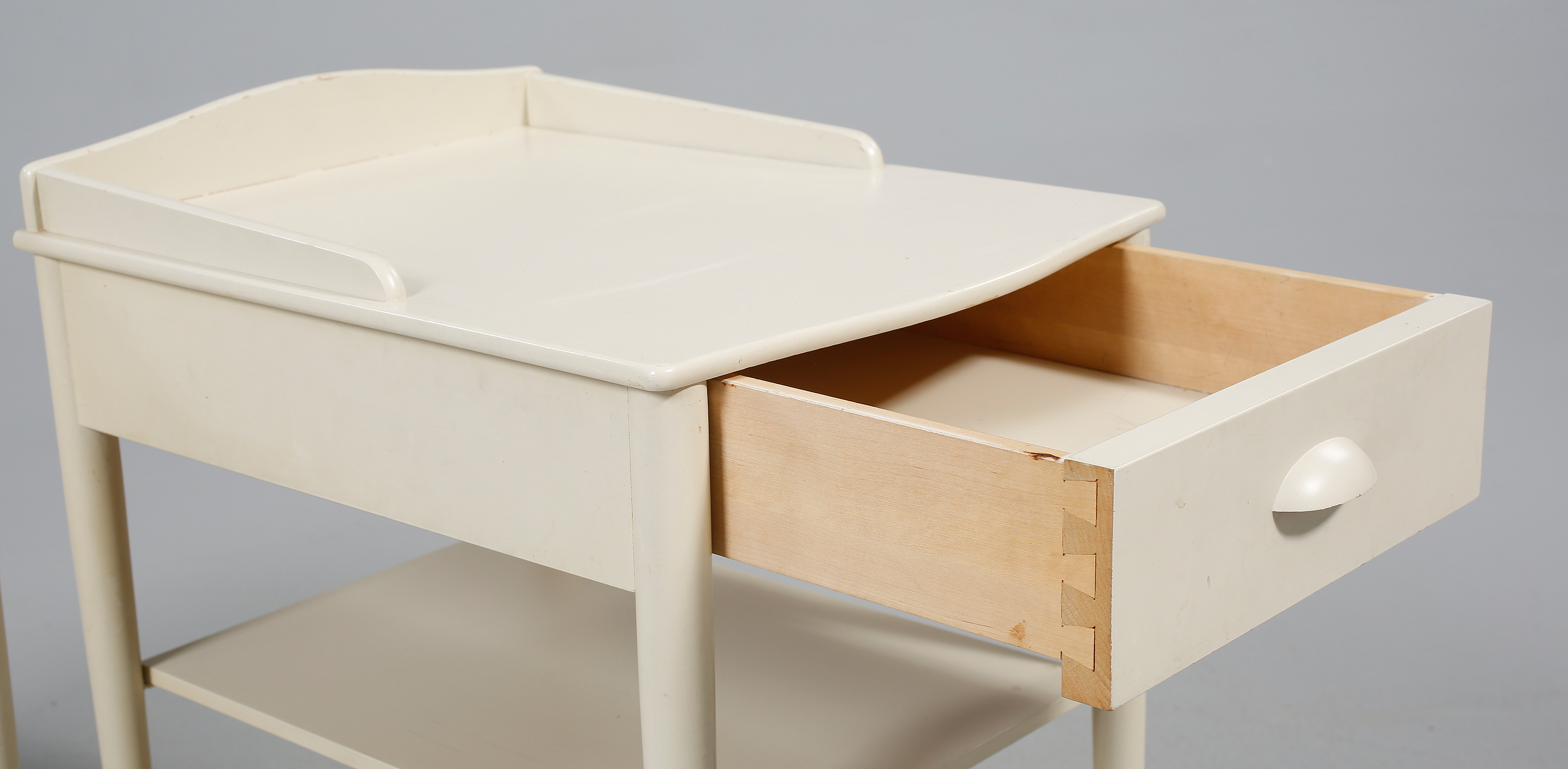 SÄNGBORD, ett par, AB Erik Andersson & Co Snickerifabrik, Rottne, 1900-talets andra hälft ...