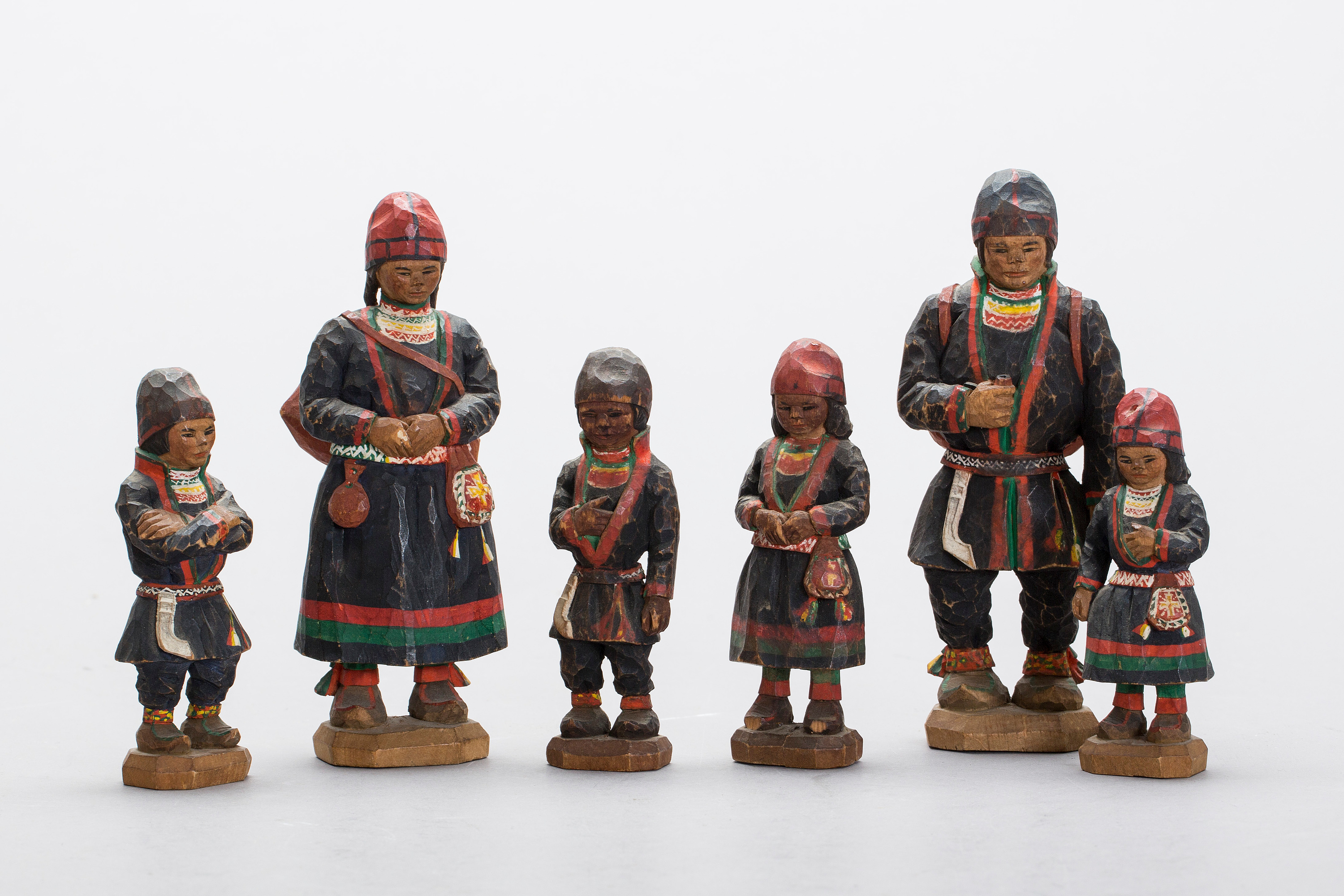 TORBORG LINDBERG-KARLSSON, SKULPTURER, 6 delar, sign TL, Samefamilj ...