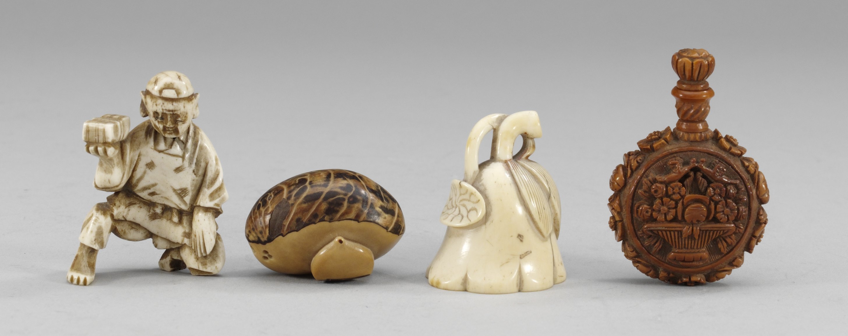 NETSUKES, - Bukowskis