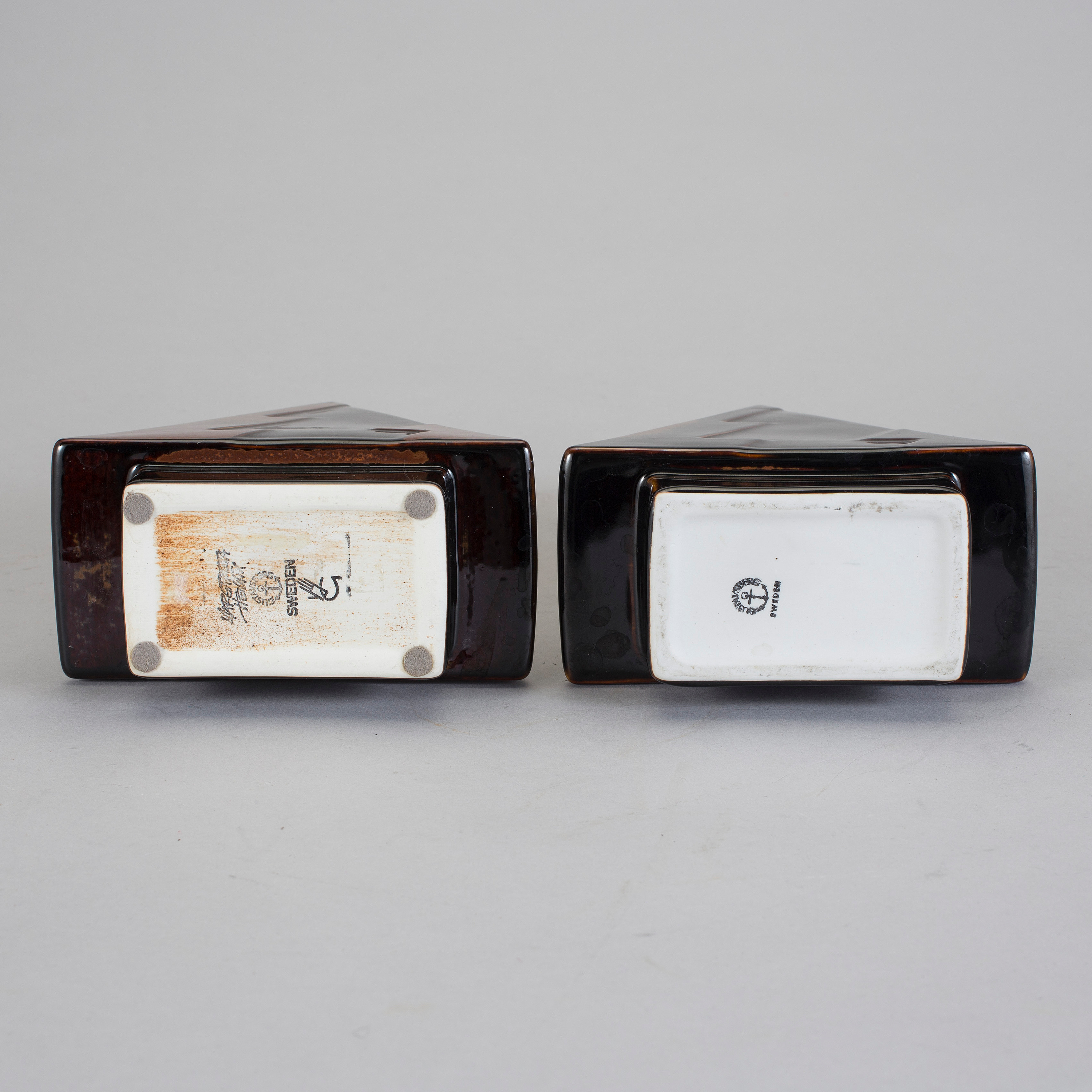 VASER, ett par, stengods. Margareta Hennix, Gustavsberg 1980-tal ...