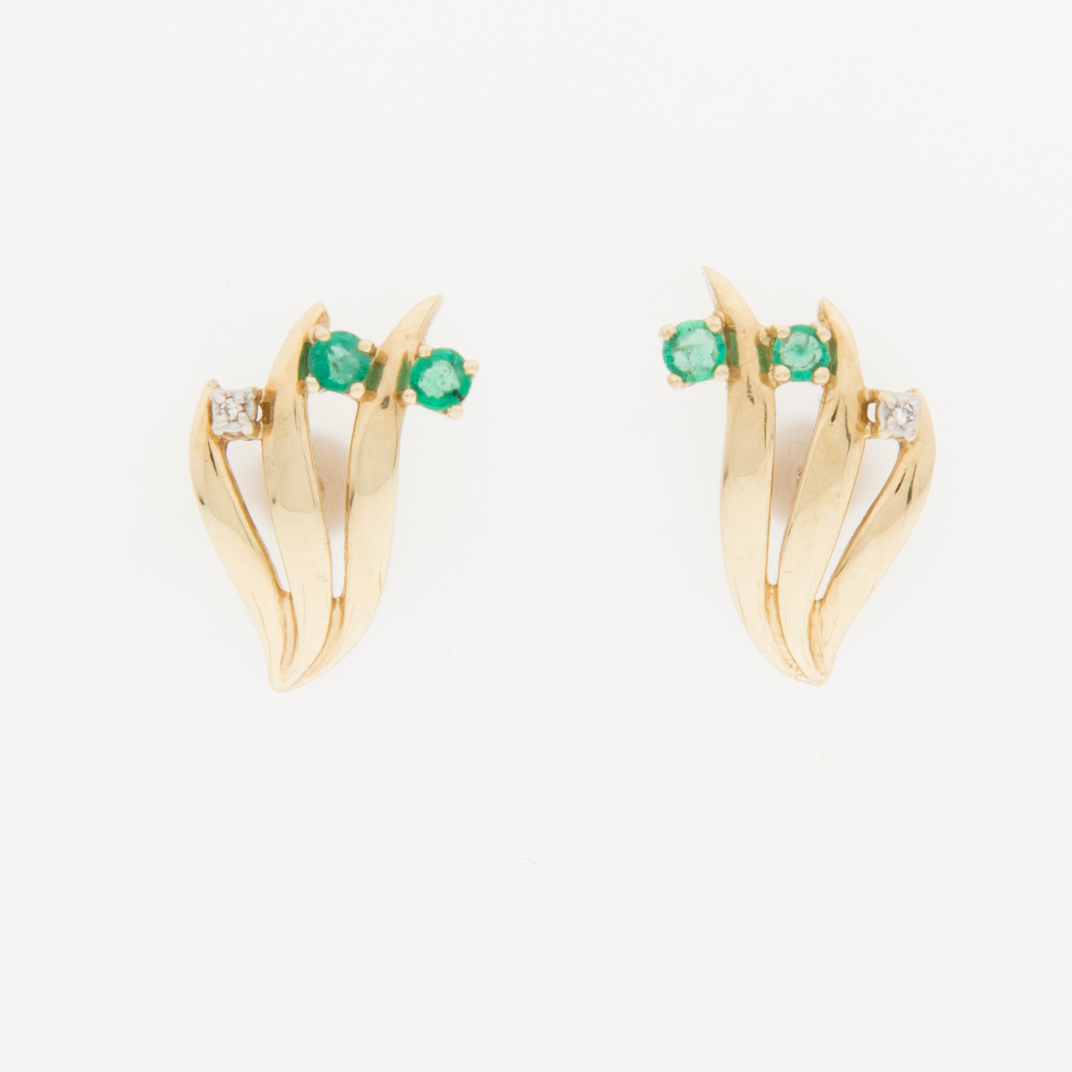 ÖRHÄNGEN, 14K guld, smaragder, åttkantslipade diamanter. - Bukowskis