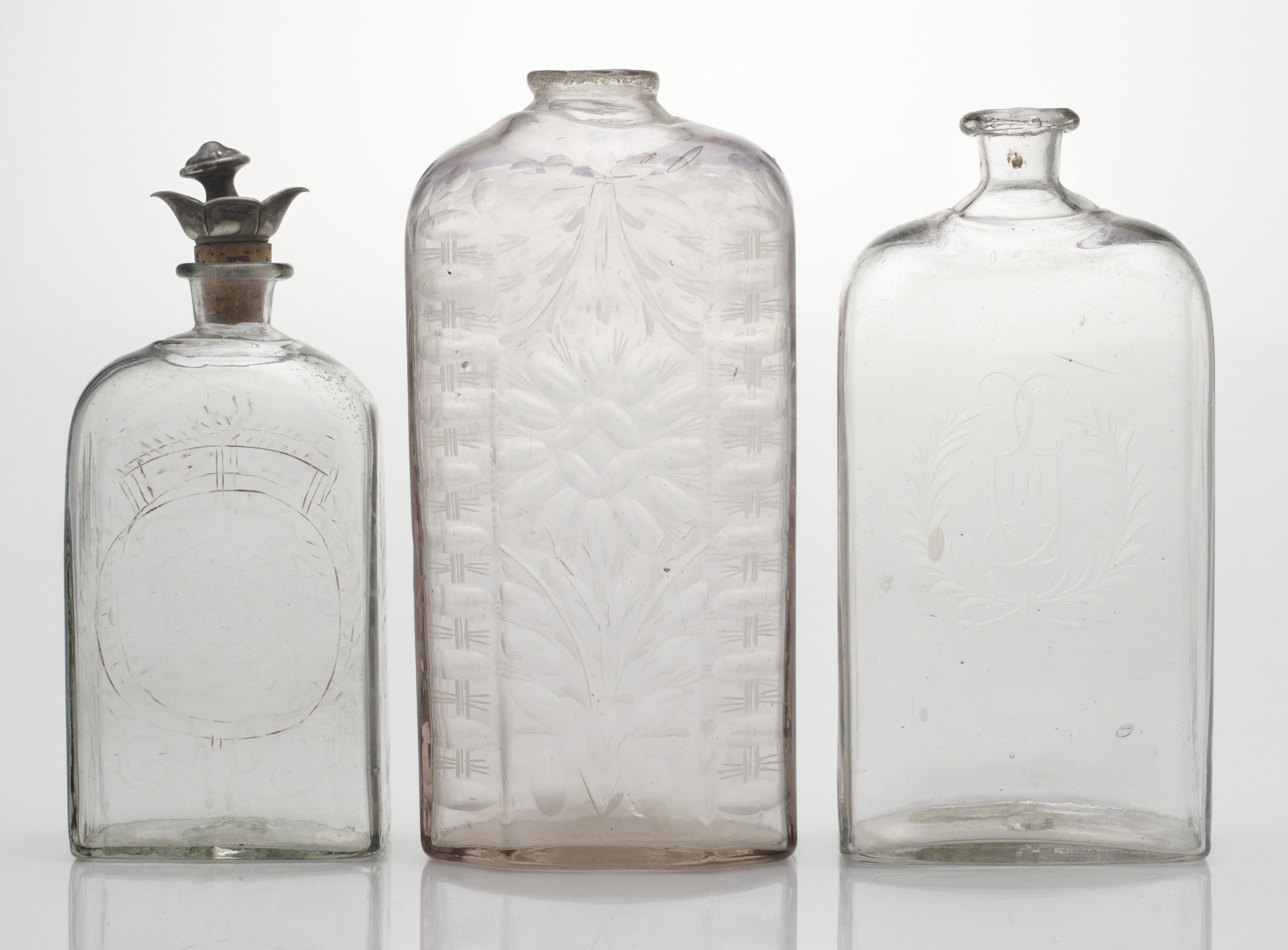 FLASKOR, 3 st, glas, 1700/1800-tal. - Bukowskis