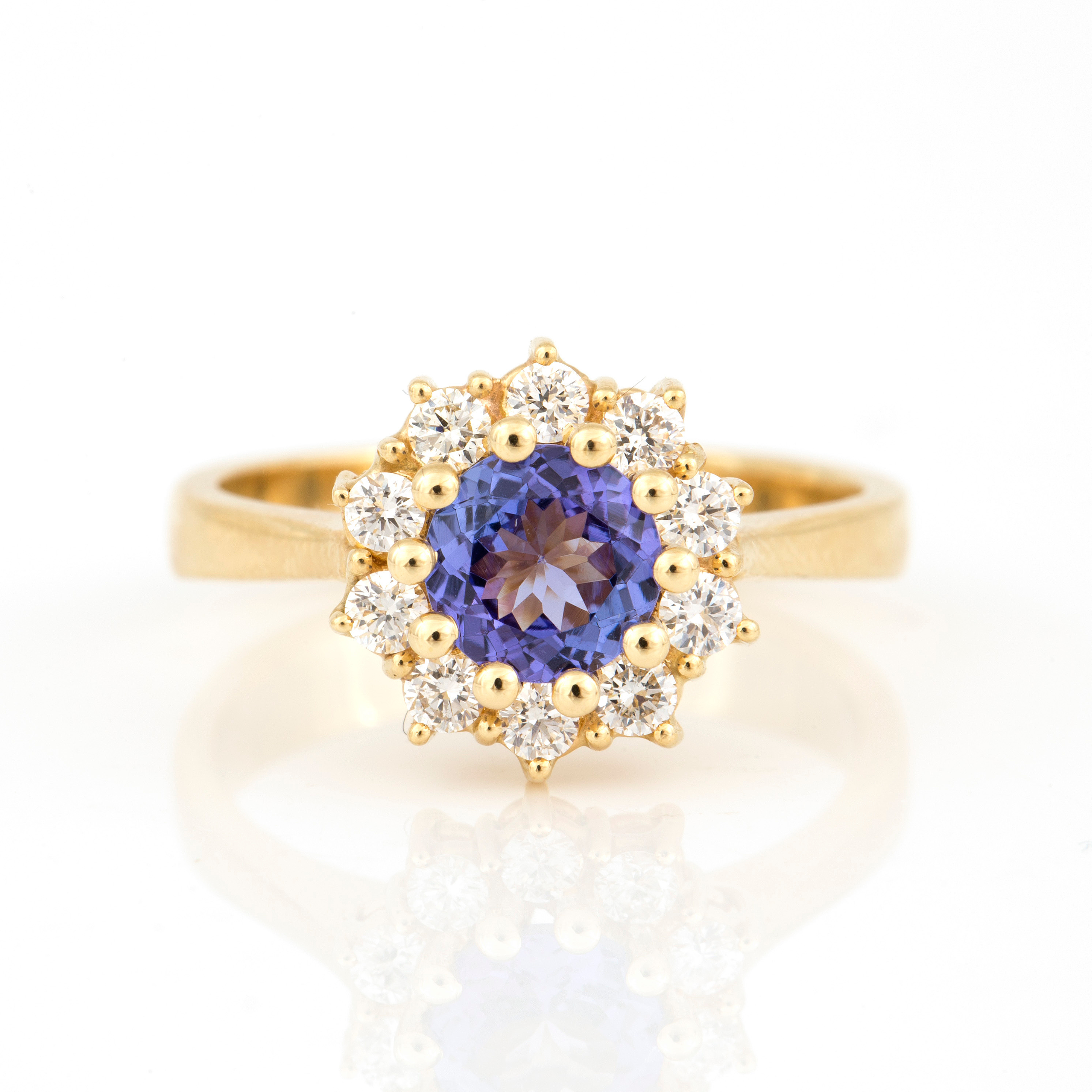 RING med blandslipad tanzanit och briljantslipade diamanter. - Bukowskis