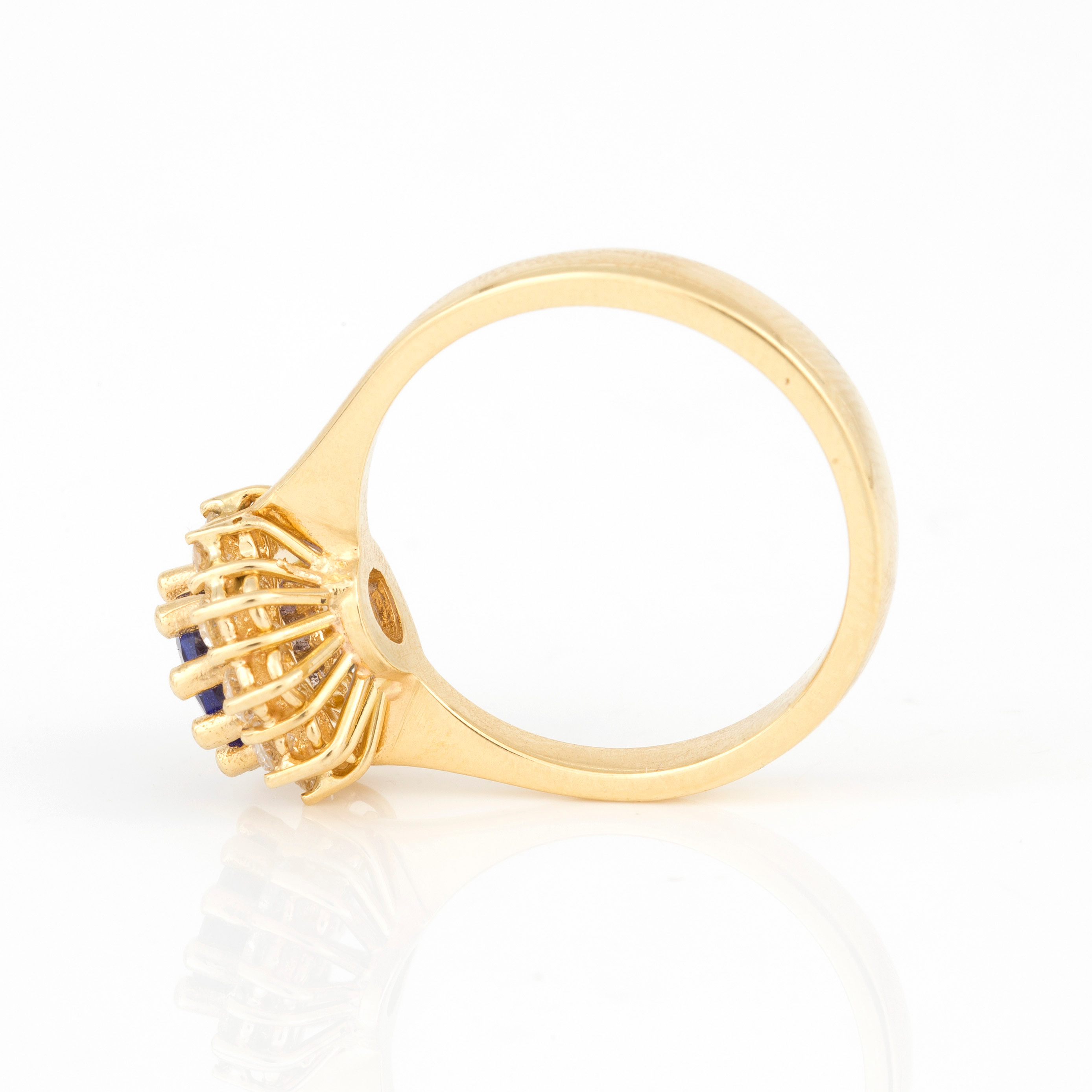 RING med blandslipad tanzanit och briljantslipade diamanter. - Bukowskis