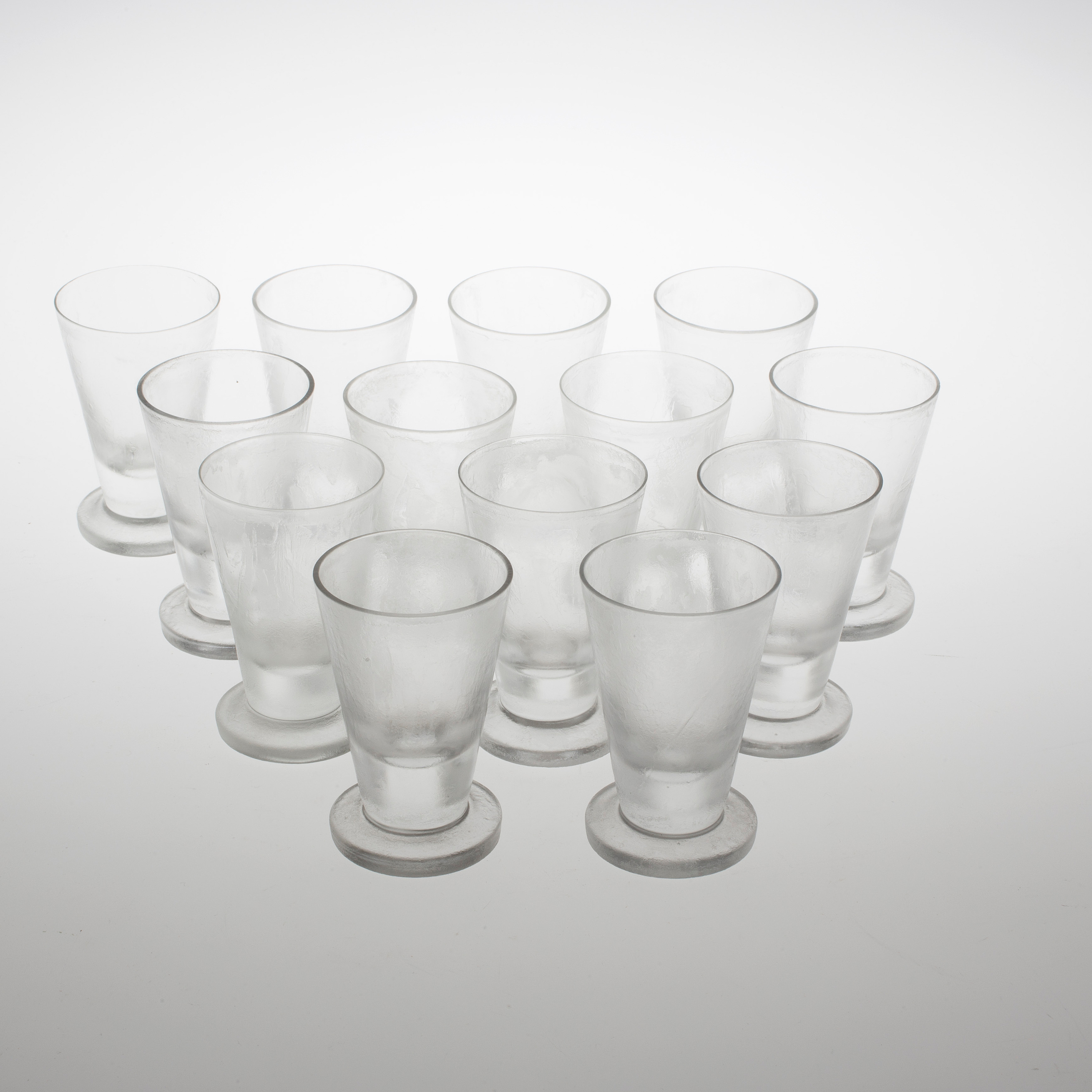 VICKE LINDSTRAND, Orrefors, "Iced", snapsglas 13 stycken. - Bukowskis