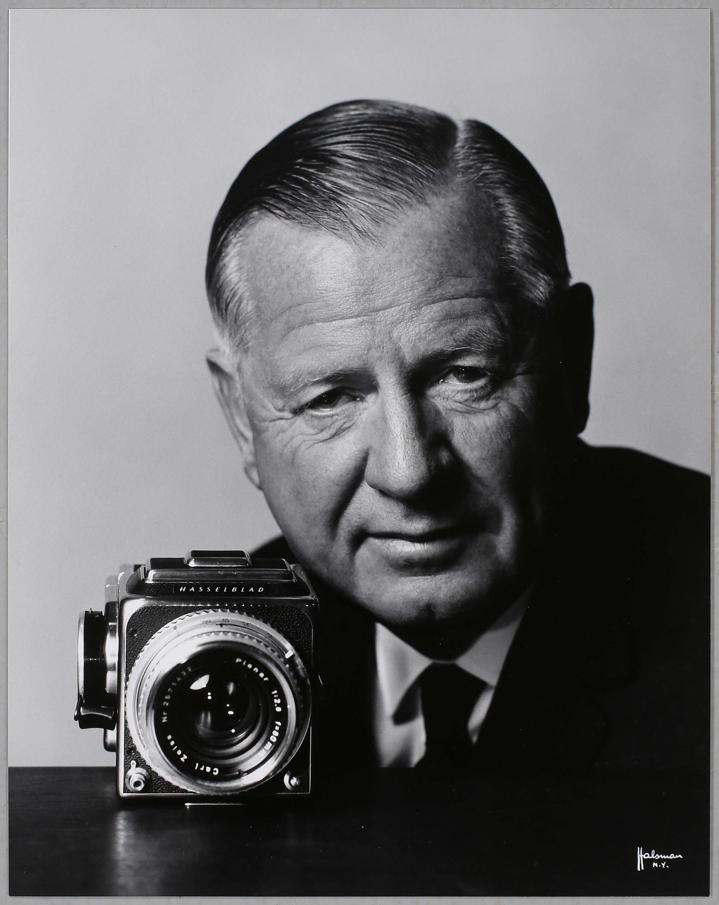 PHILIPPE HALSMAN, 4 st, fotografier, signerade samt delvis numrerade ...