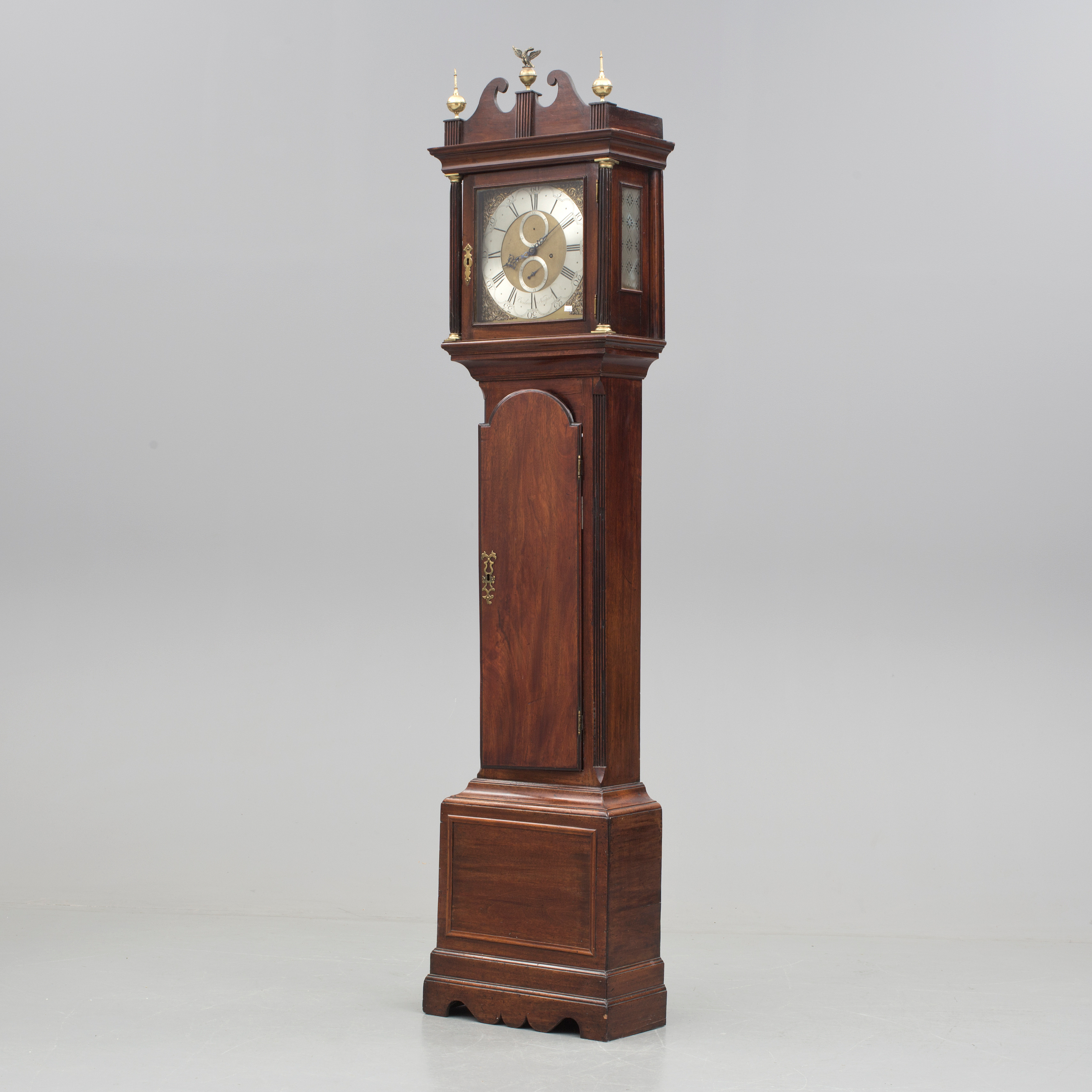 GOLVUR, ett lod samt pendel medföljer, urtavlan märkt Benbow. Thomas ...