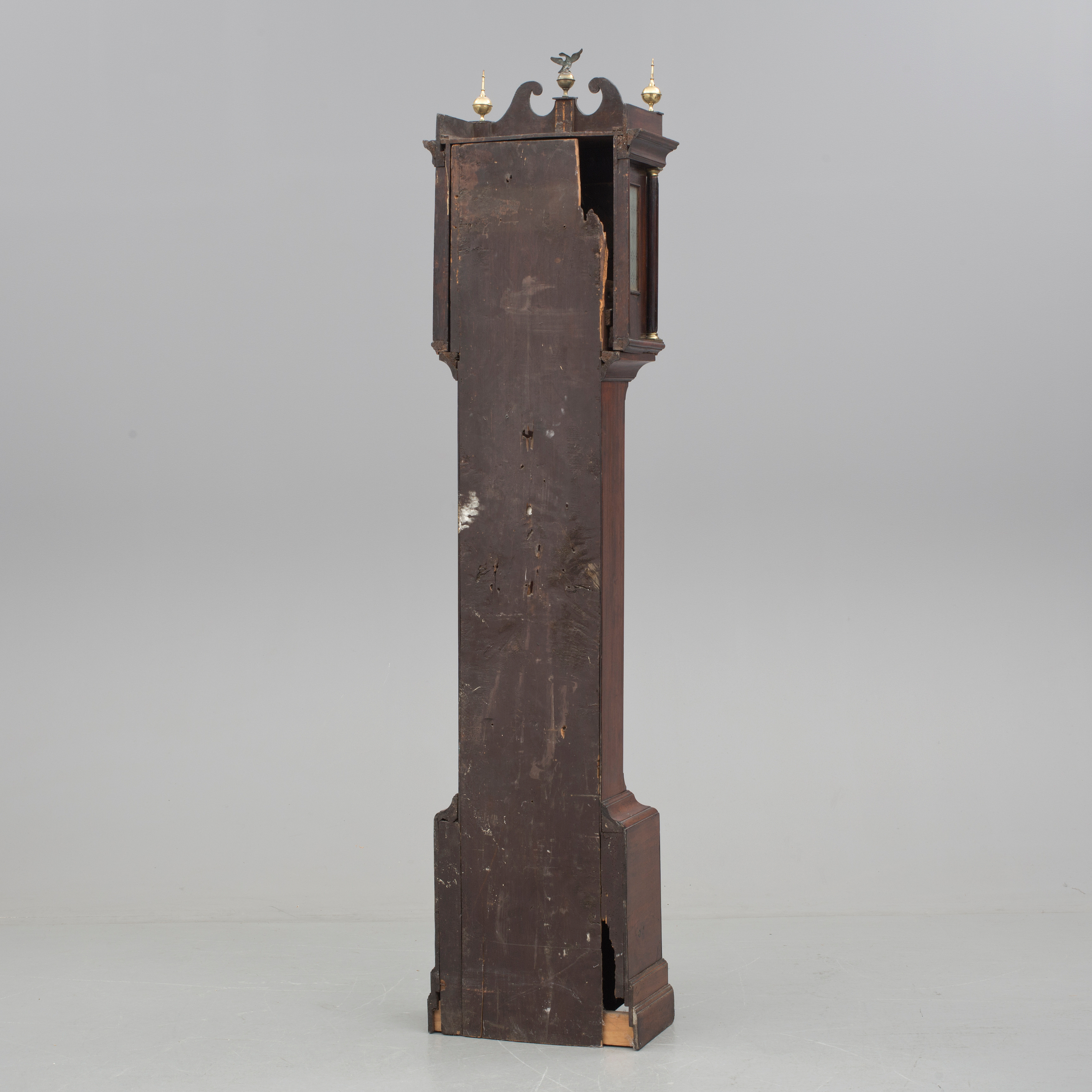 GOLVUR, ett lod samt pendel medföljer, urtavlan märkt Benbow. Thomas ...