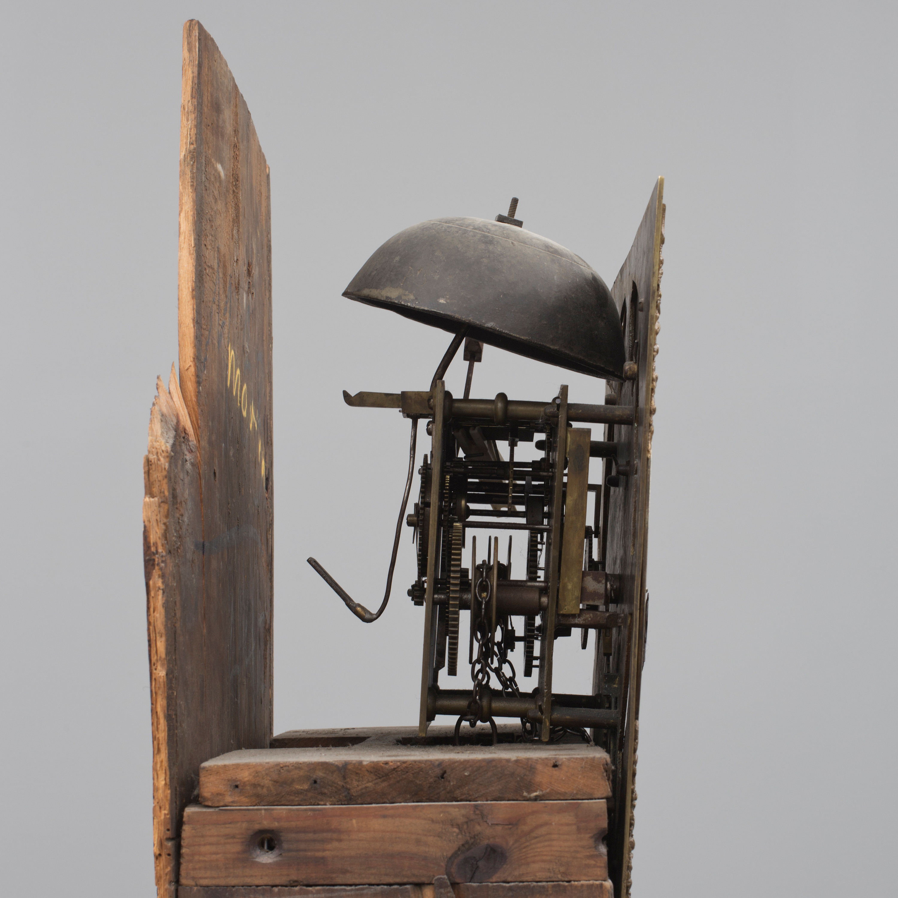 GOLVUR, ett lod samt pendel medföljer, urtavlan märkt Benbow. Thomas ...