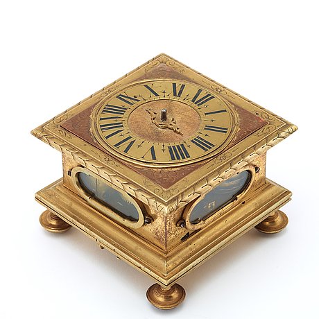 A Baroque 17th century gilt copper table clock. - Bukowskis