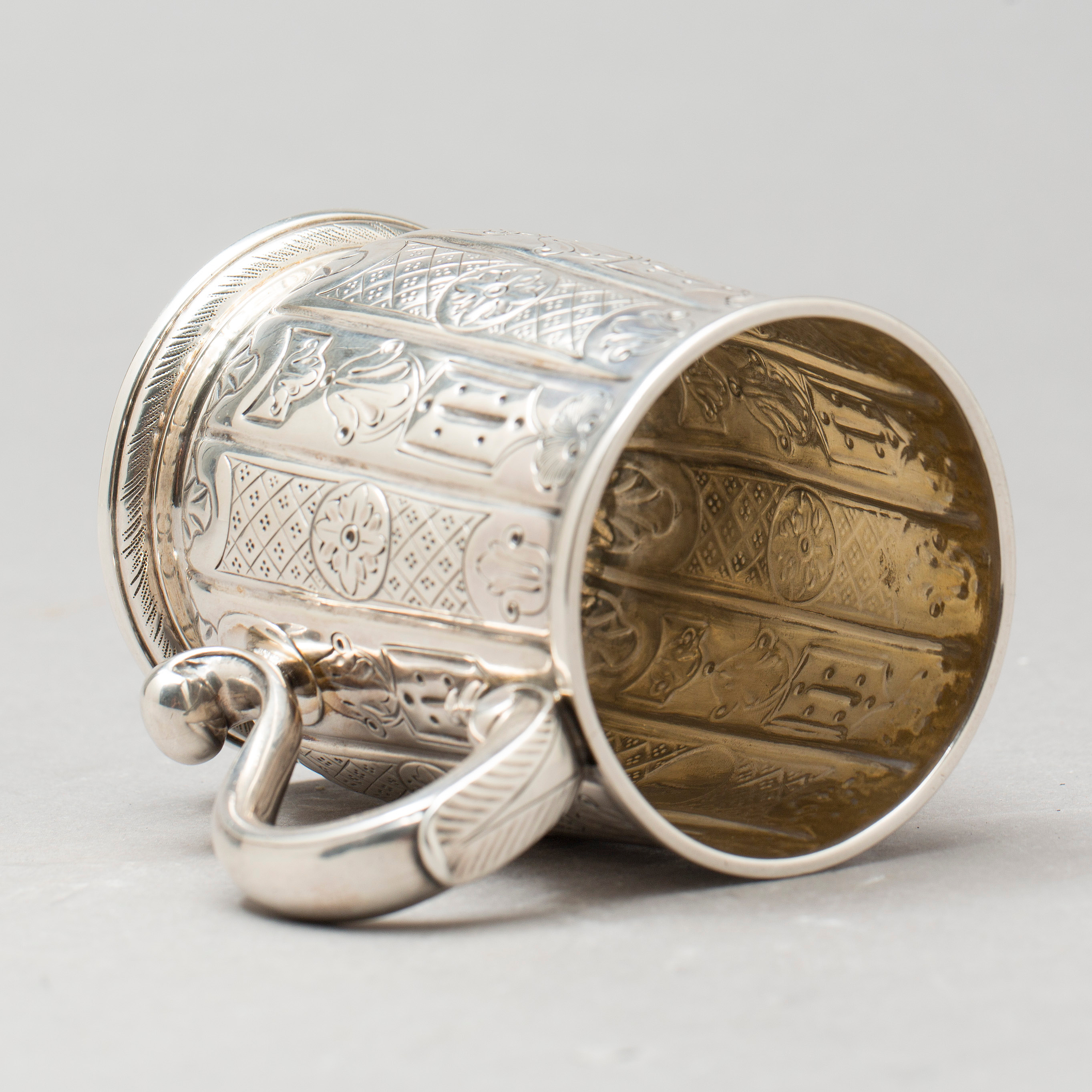 MUGG, silver, London, England, 1730. Vikt ca 238 g. - Bukowskis