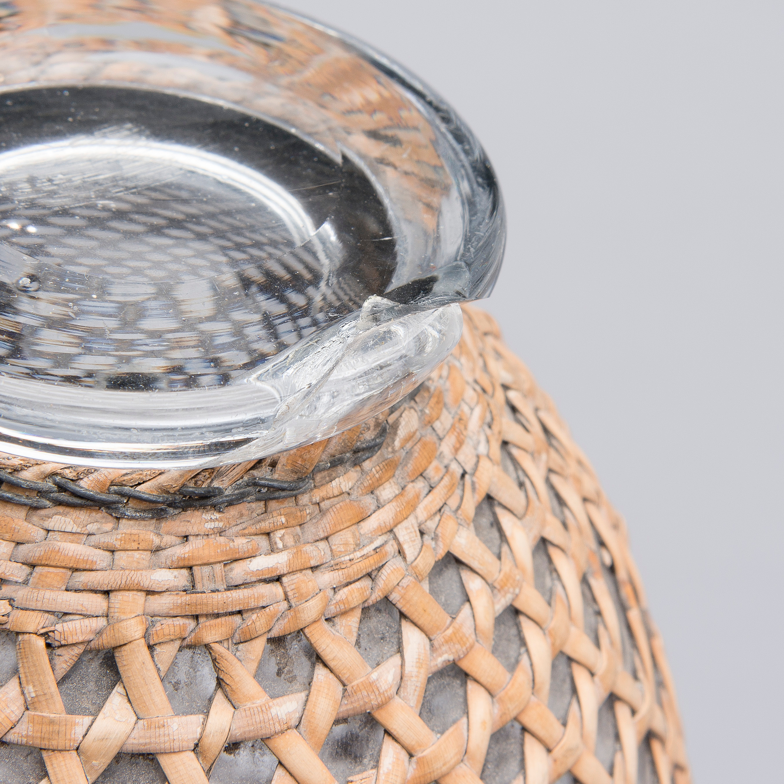 VESIKONE GASOGENE, posliinia ja lasia, 1800-luvun loppu. - Bukowskis