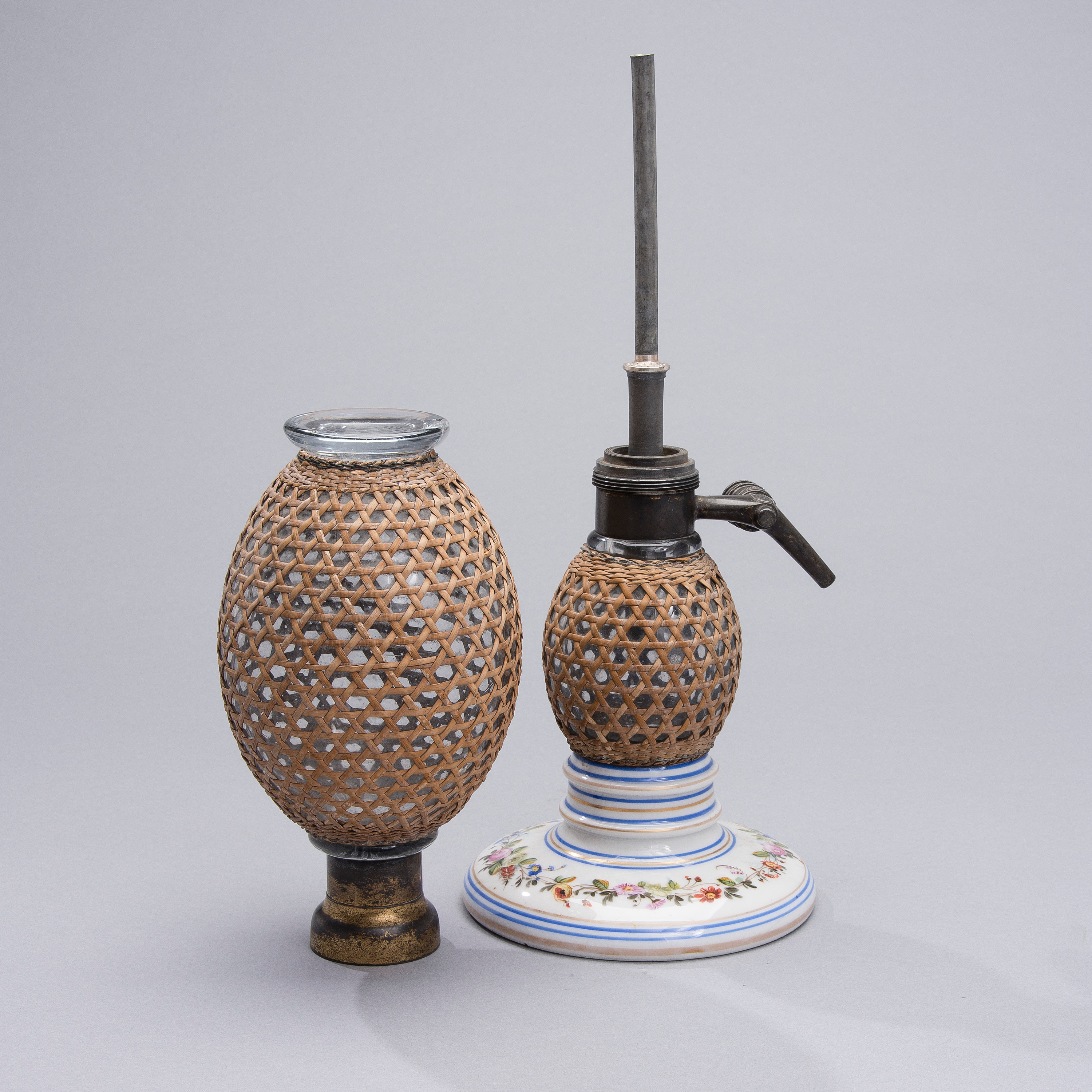 VATTENAPPARAT GASOGENE, porslin samt glas, 1800-talets slut. - Bukowskis