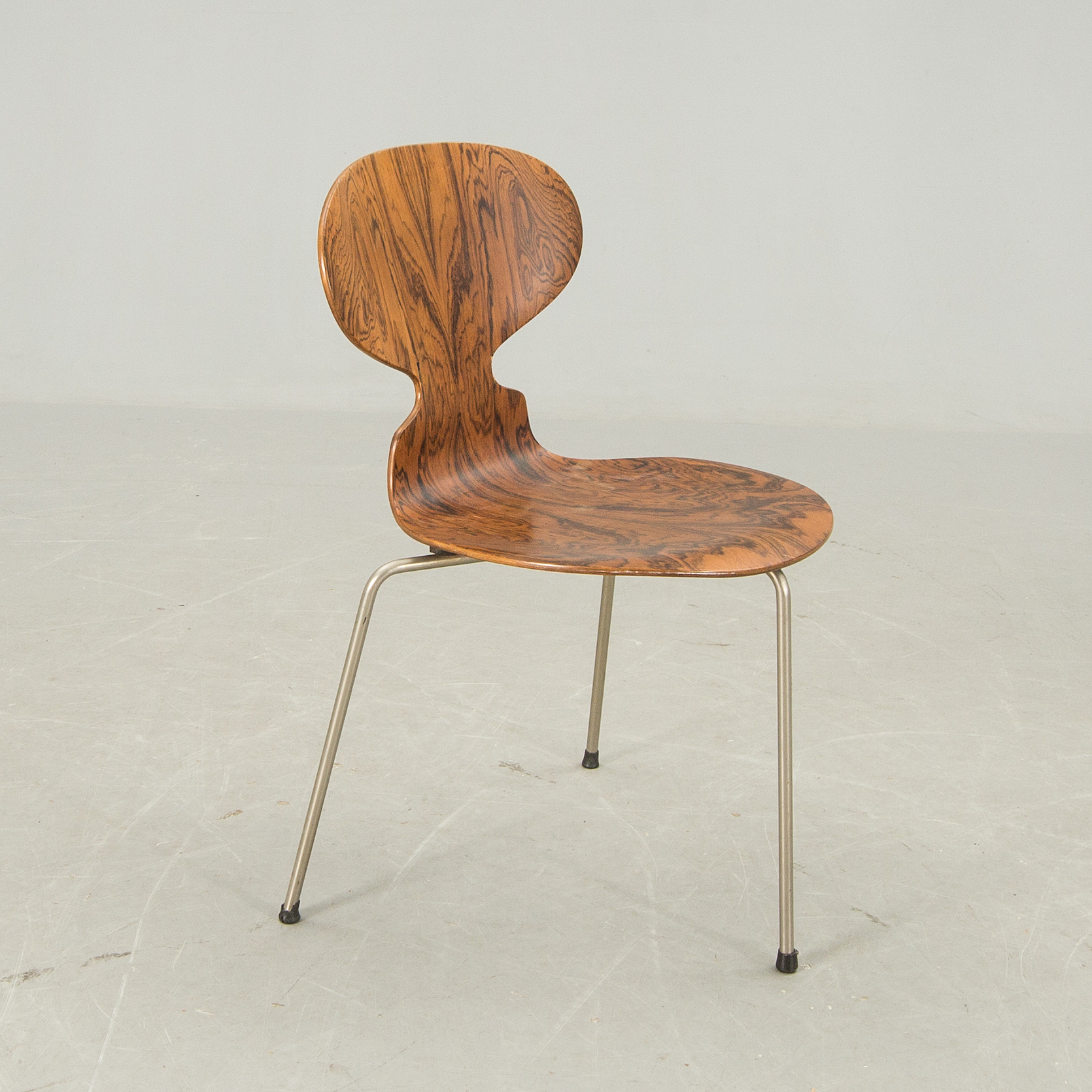 STOL, "Myran", Arne Jacobsen för Fritz Hansen, 1964. CITES-INTYG ...