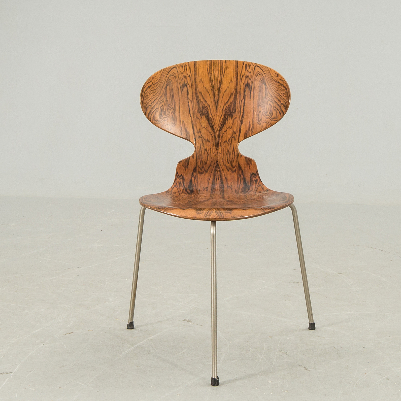 STOL, "Myran", Arne Jacobsen för Fritz Hansen, 1964. CITES-INTYG ...