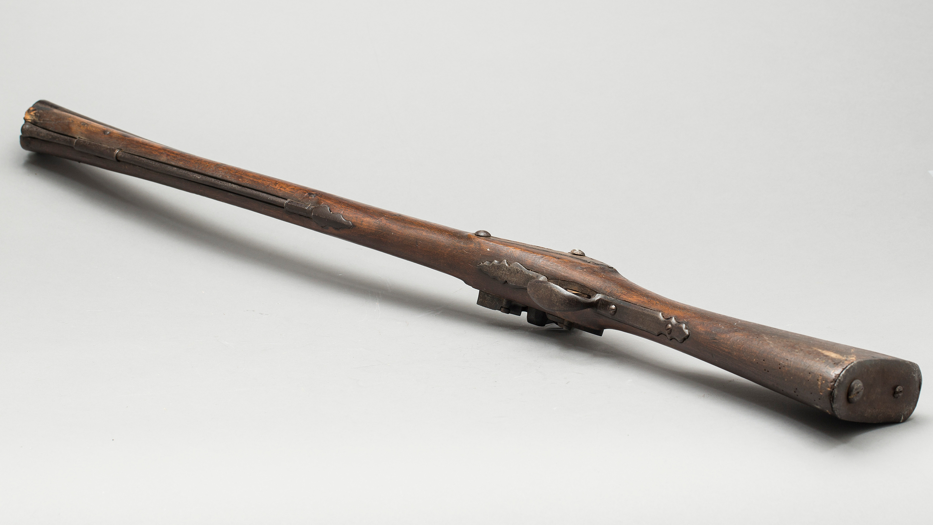 MUSKEDUNDER med FLINTLÅS, 1700-tal. - Bukowskis