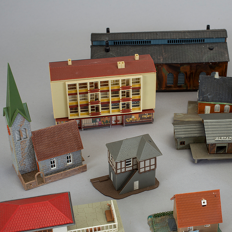 PARTI MODELLTÅG OCH TOPOGRAFI, bland annat Trix och Lima, skala N ...