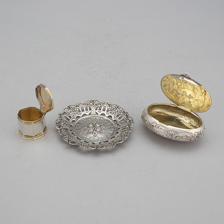 DOSOR, 2 st samt FAT, silver, bla Adrian Lilja, Karlskrona 1849. Total ...