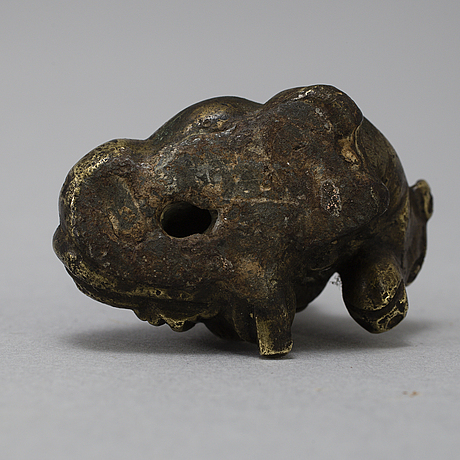 A chinese bronze paperweight 17/18th century. - Bukowskis