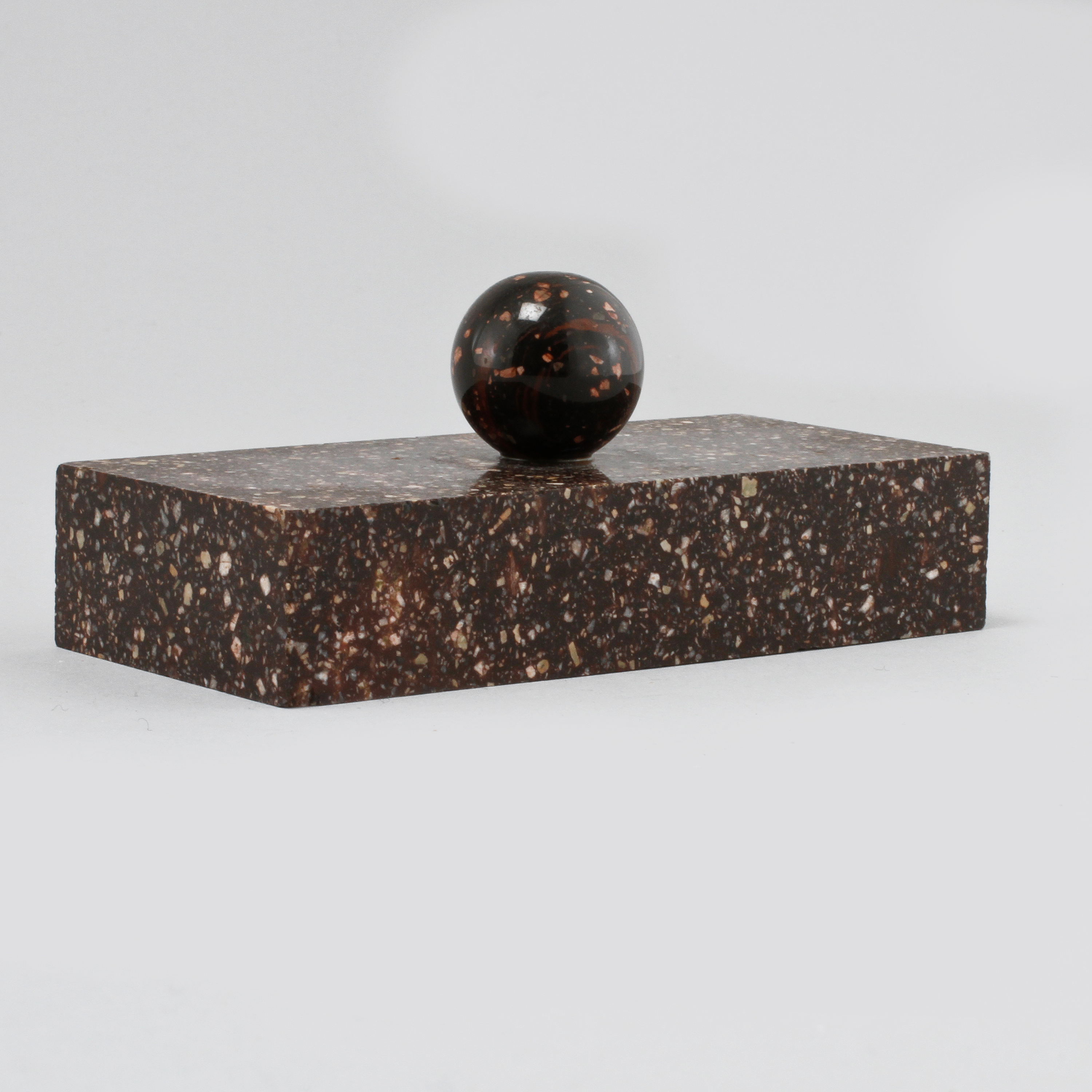 BREVPRESS, porfyr, 1900-tal. - Bukowskis