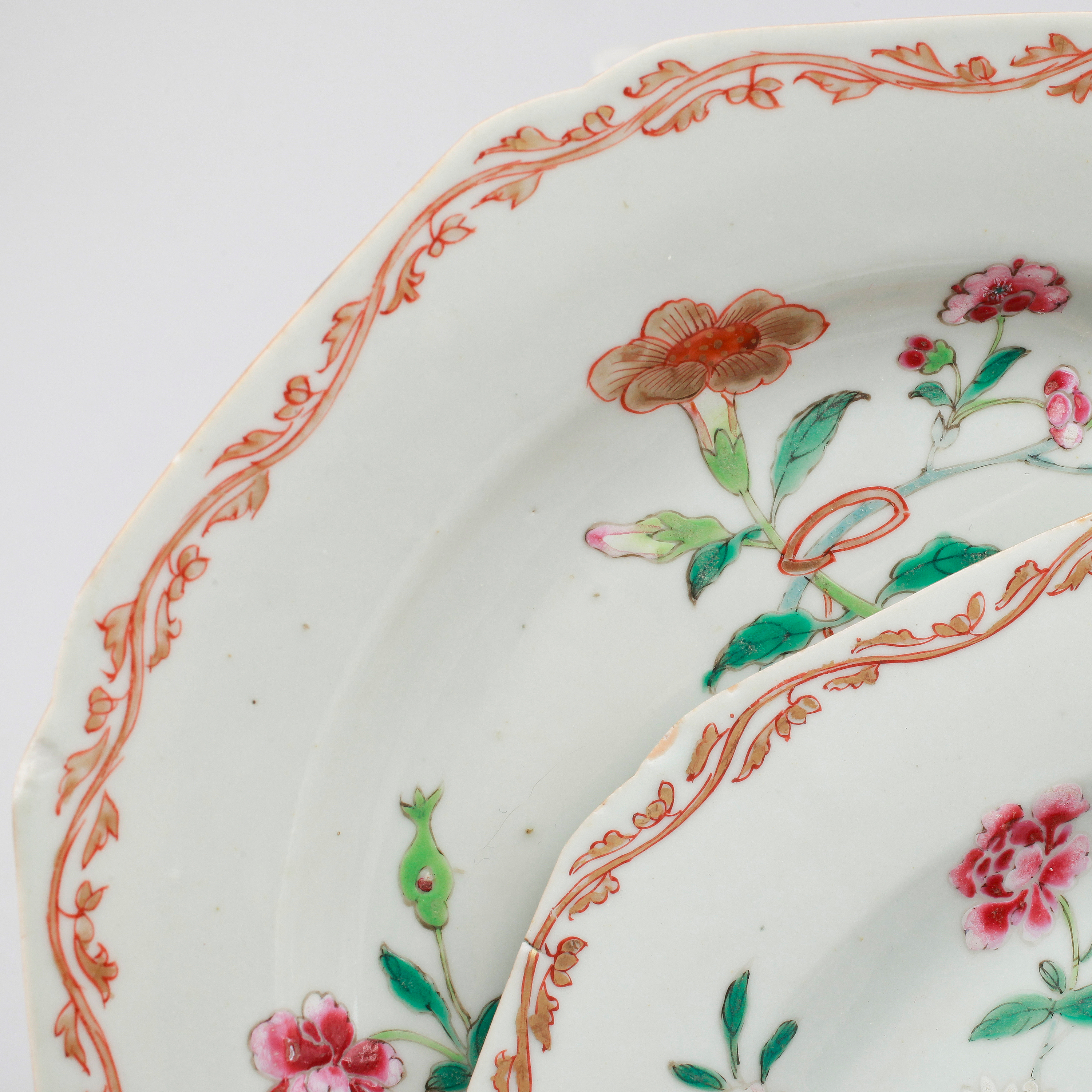 A PAIR OF CHINESE PORCELAIN PLATES, Yung-Cheng, first half of the 18th ...