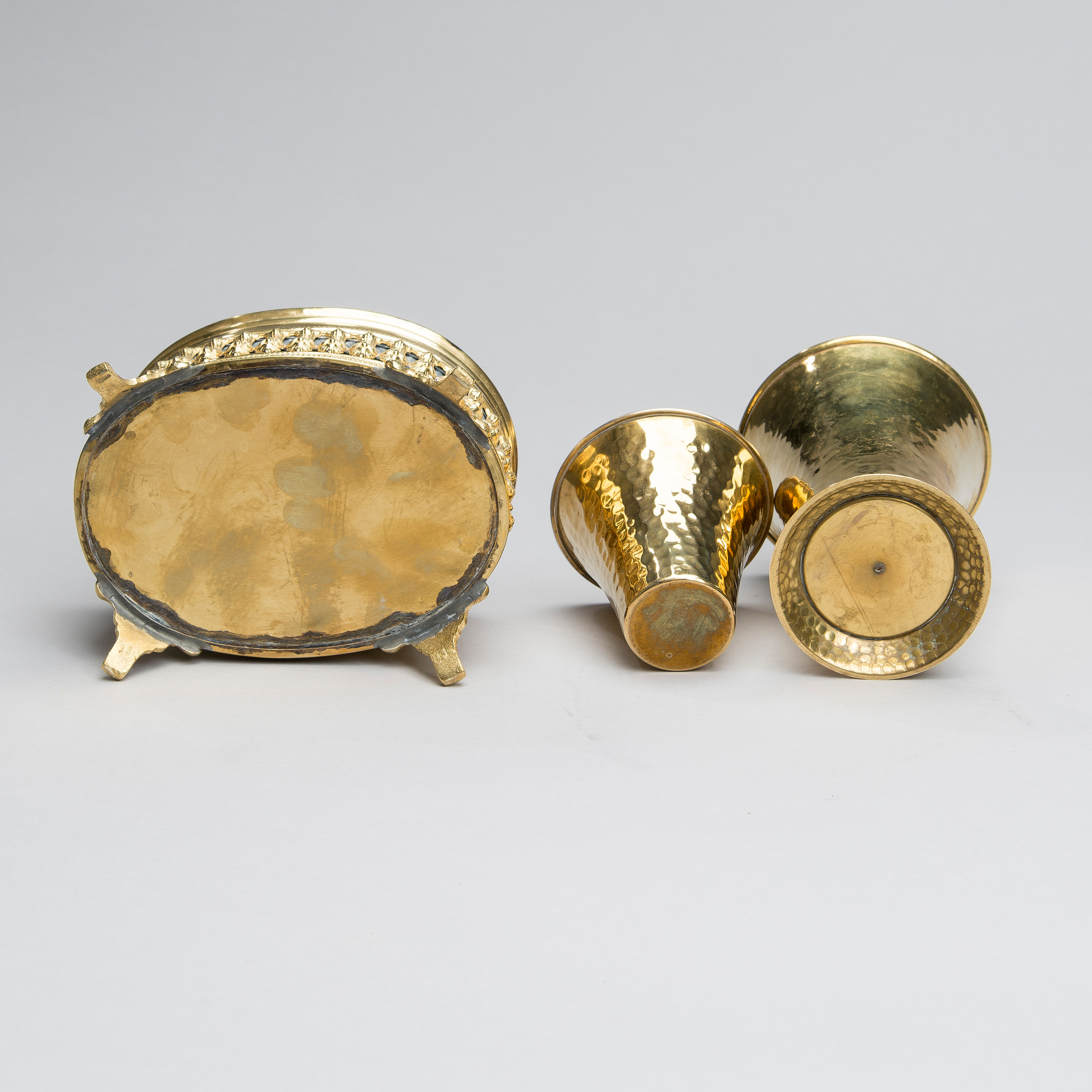 MESSINKIESINEITÄ, 3 KPL, messinki, 1900-luvun alku. - Bukowskis