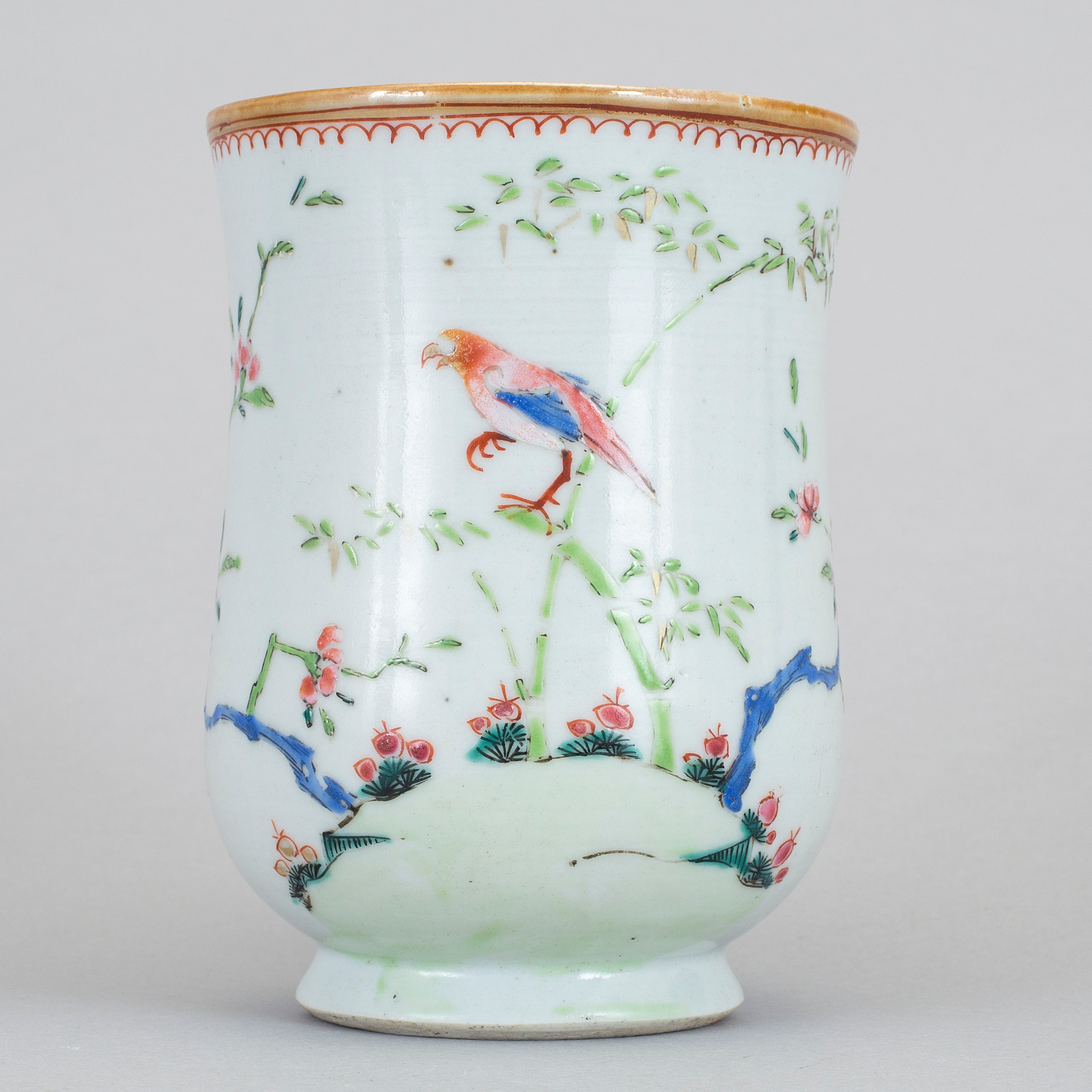 A famille rose mug, Qing dynasty, Qianlong (1736-95). - Bukowskis