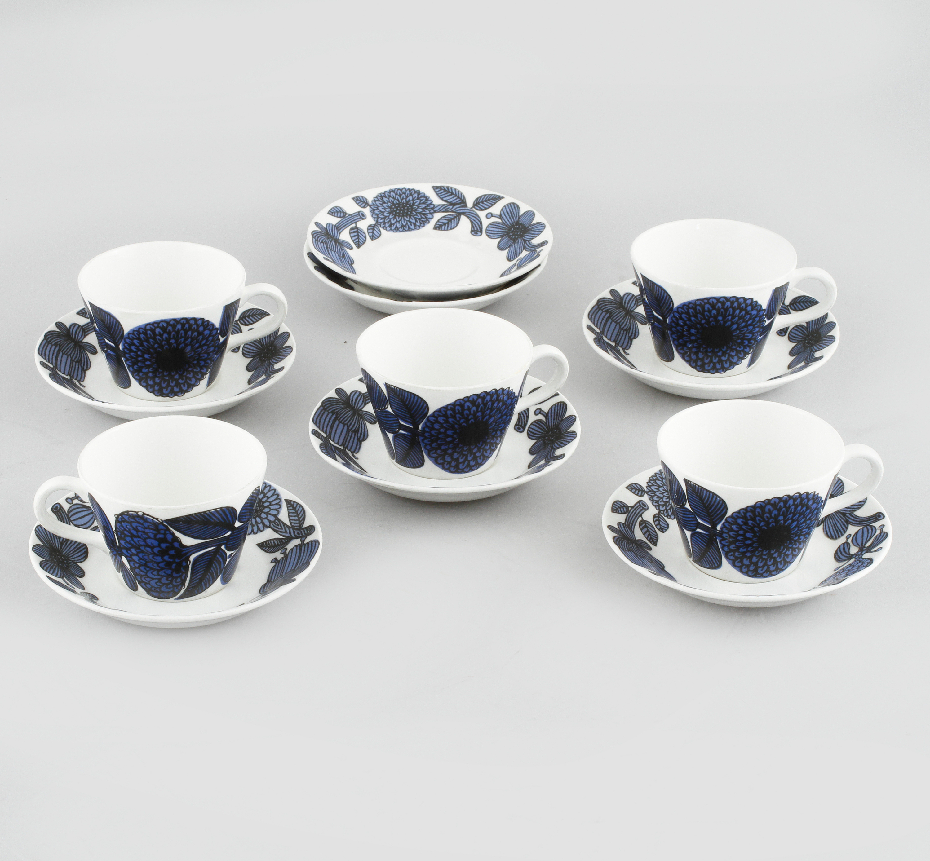 KAFFEKOPPAR MED FAT, 5 st, Blå Aster, Stig Lindberg, Gustavsberg, 1970-tal. - Bukowskis