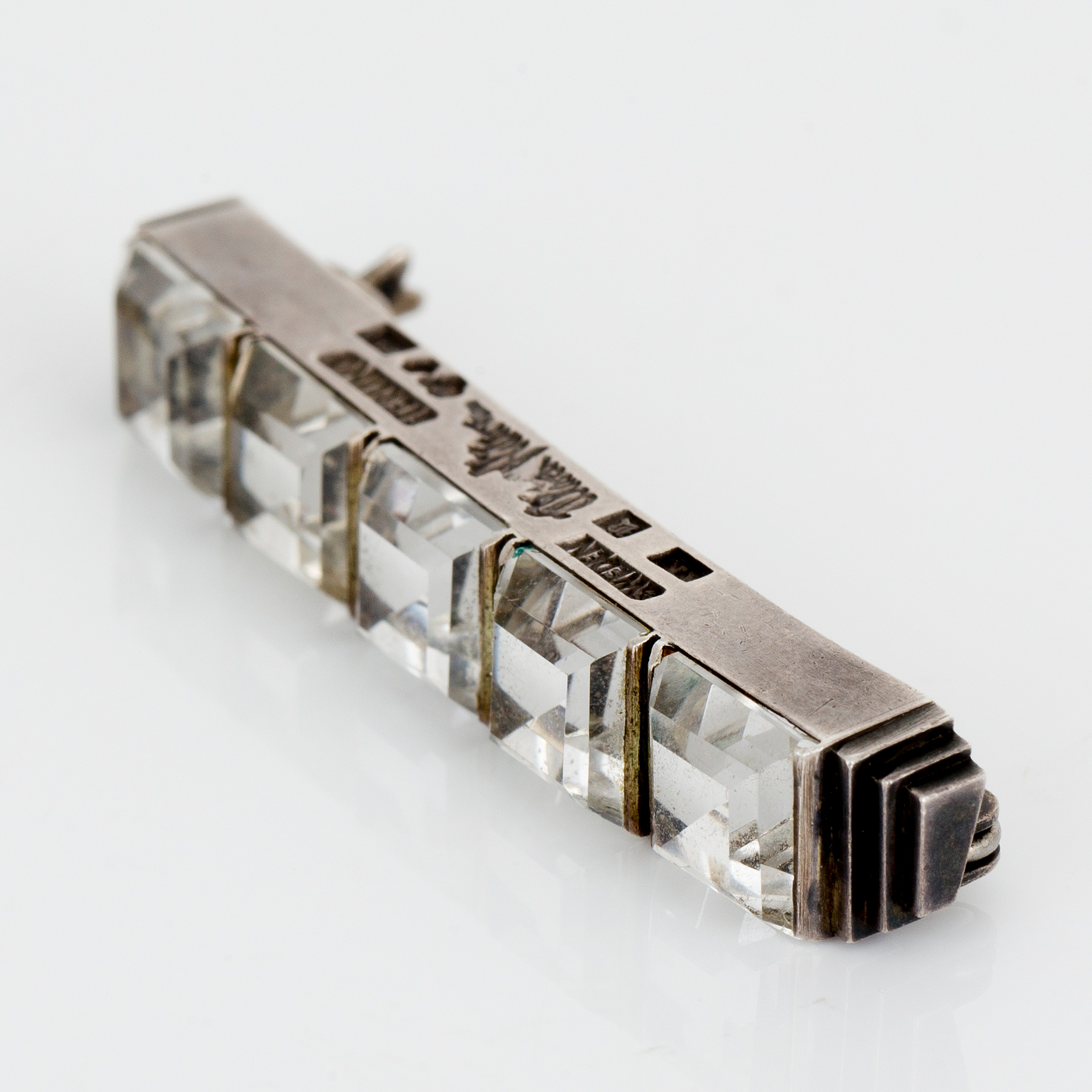 WIWEN NILSSON, Brosch, silver samt trappslipade bergskristaller, Lund ...