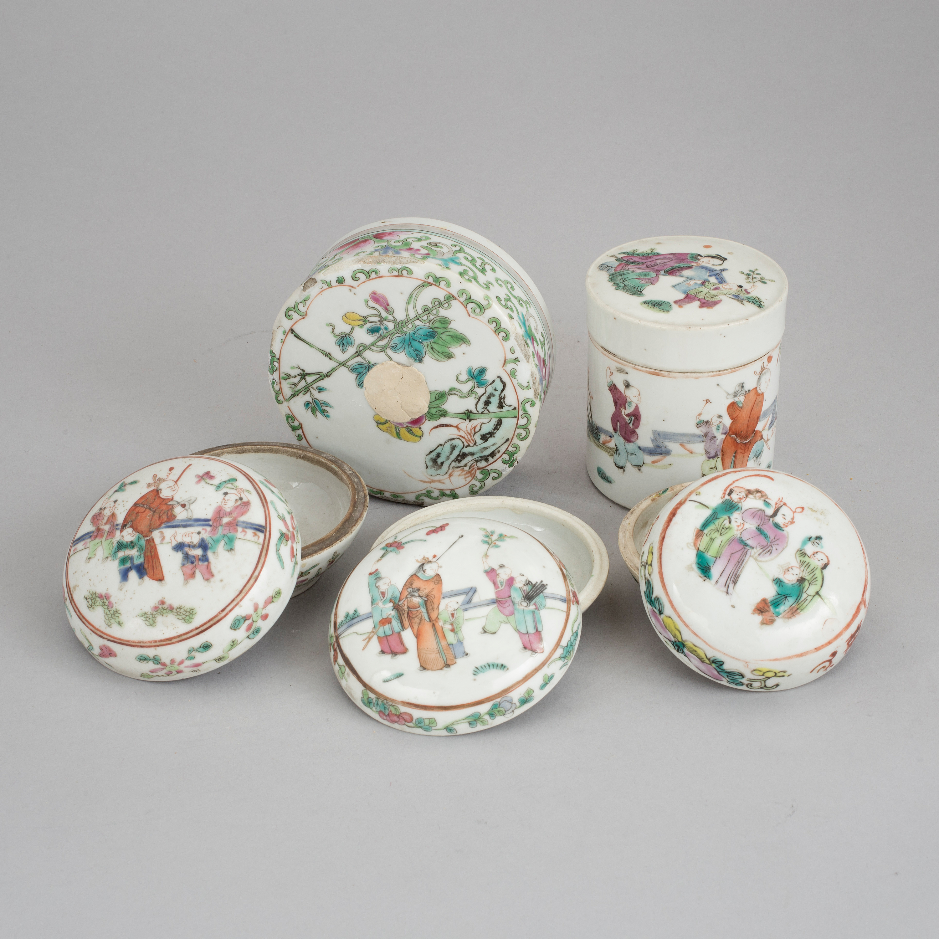 A set of four porcelain boxes with covers and an extra cover, Qing ...