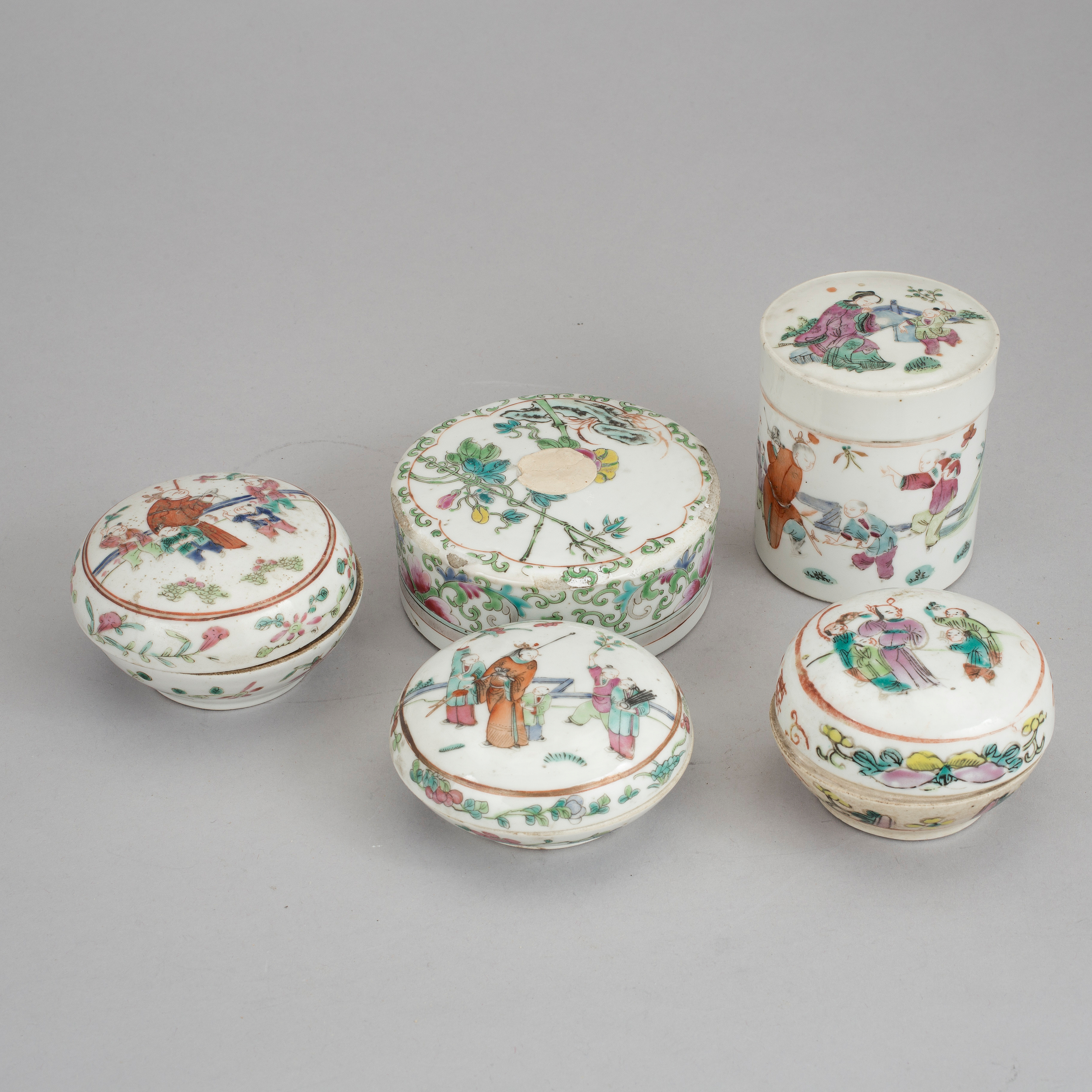 A set of four porcelain boxes with covers and an extra cover, Qing ...