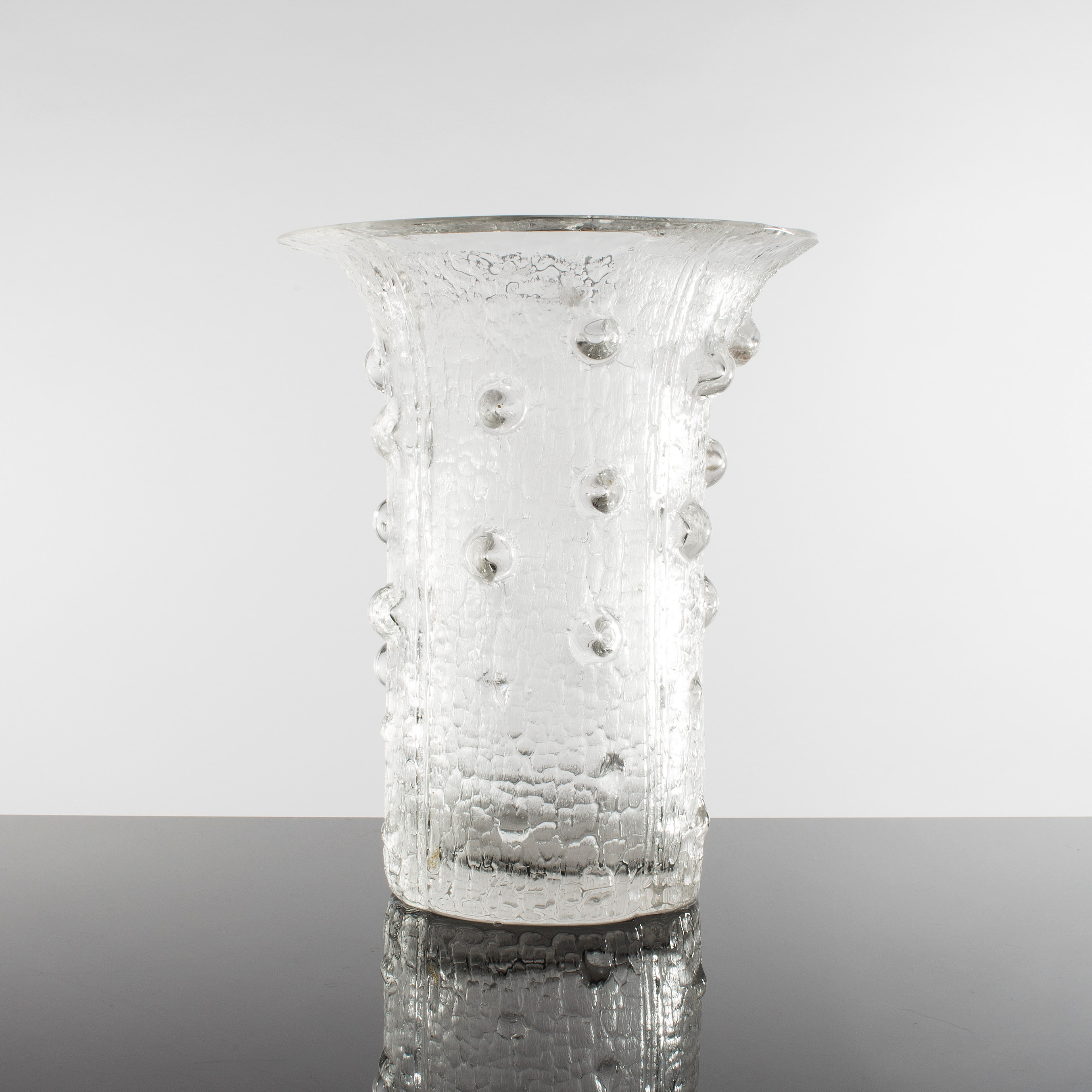 VAS, glas, "Finlandia" Timo Sarpaneva, Iittala, numrerad -3356. - Bukowskis
