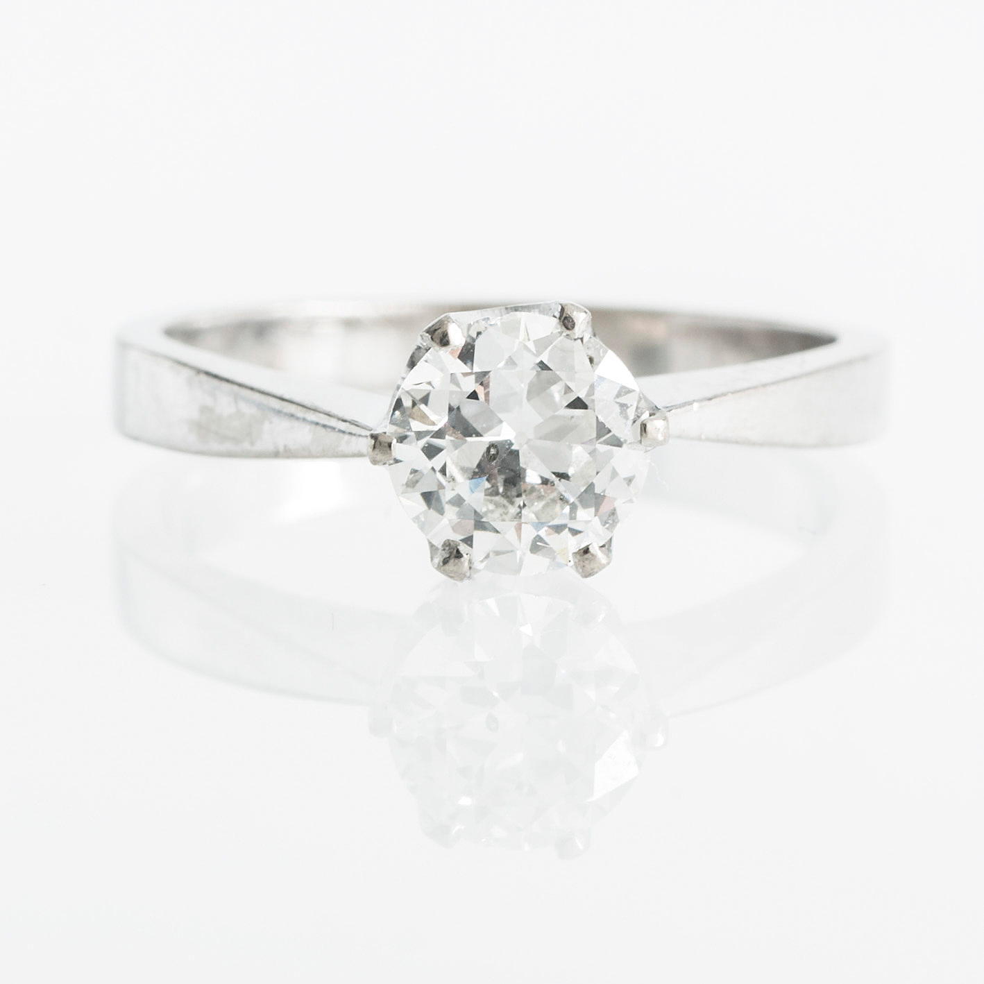 RING, 18K vitguld med gammalslipad diamant ca 0.90 ct. - Bukowskis