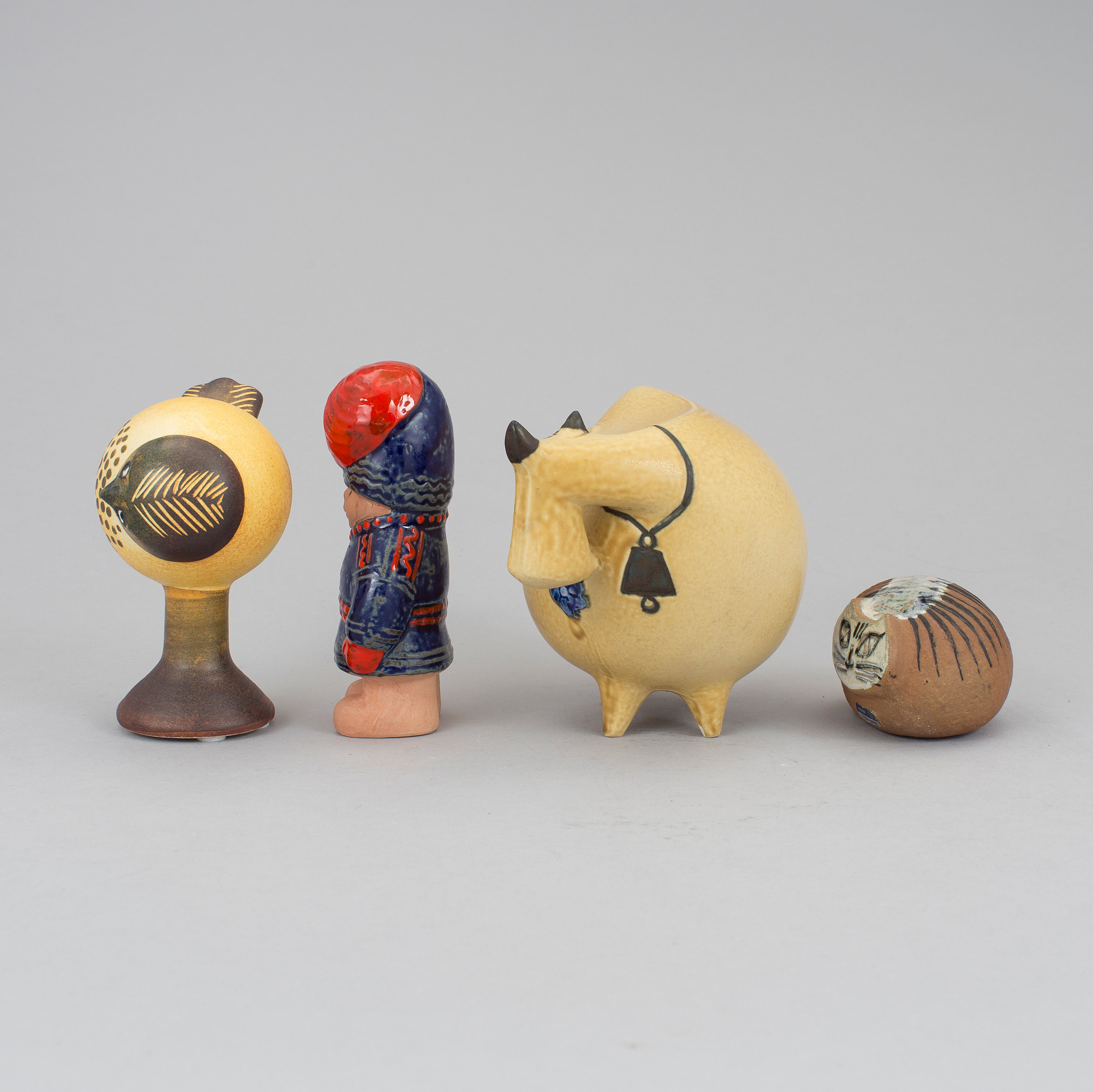 LISA LARSON, figuriner, 4 st, stengods, Gustavsberg och Rörstrand. - Bukowskis