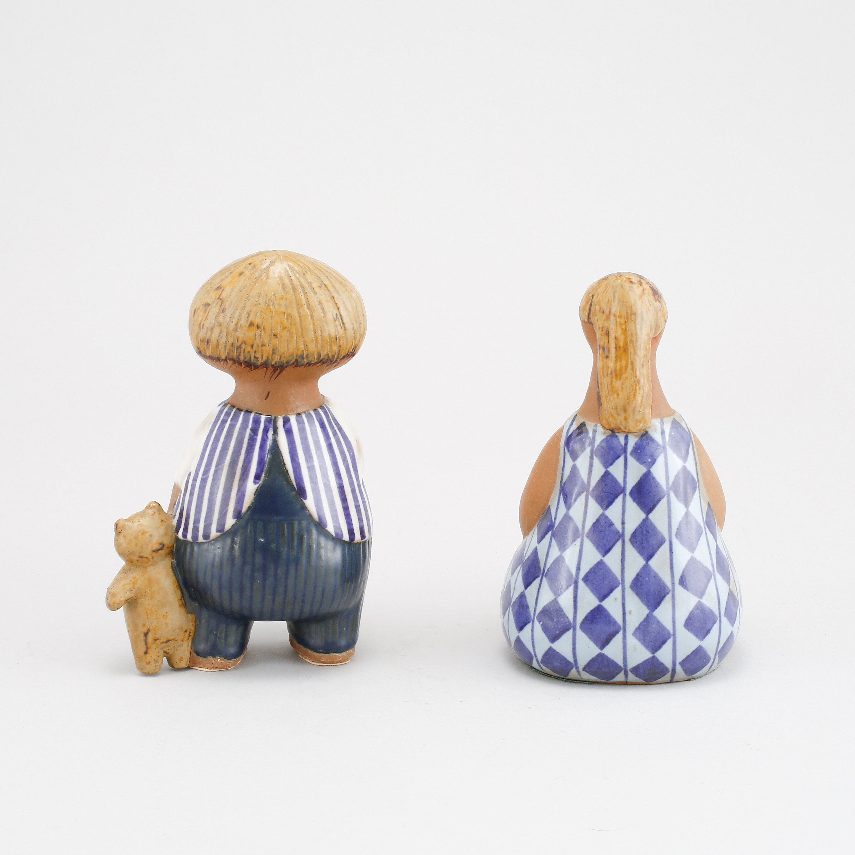 FIGURINER, 2 st, stengods, Lisa Larson, "Amalia och Malin", 1900-talets andra hälft. - Bukowskis