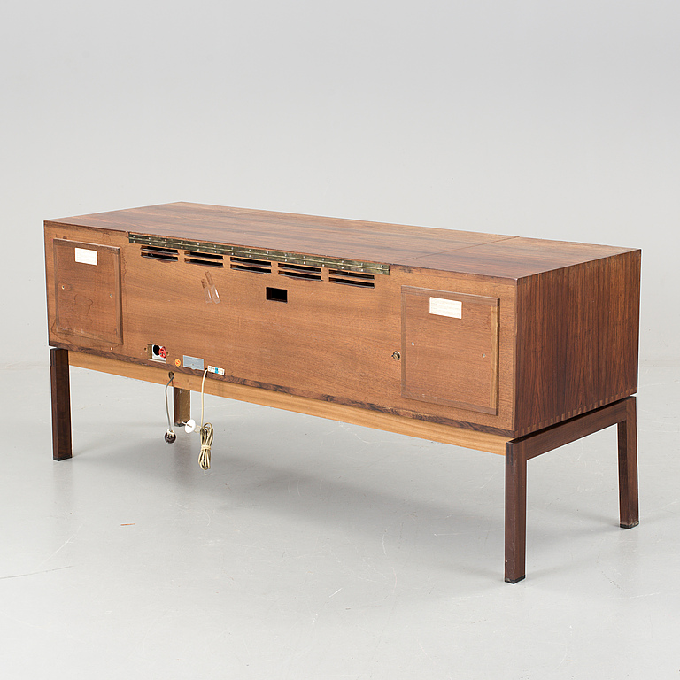 MUSIKMÖBEL, Beomaster 1200 RG Type 2226, Bang & Olufsen. 1965. - Bukowskis