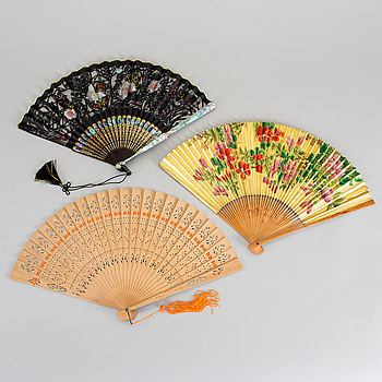 A set of three Chinese fans, early 20th Century. - Bukowskis
