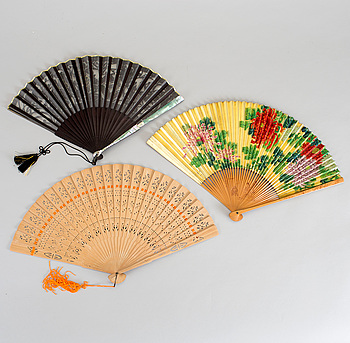 A set of three Chinese fans, early 20th Century. - Bukowskis