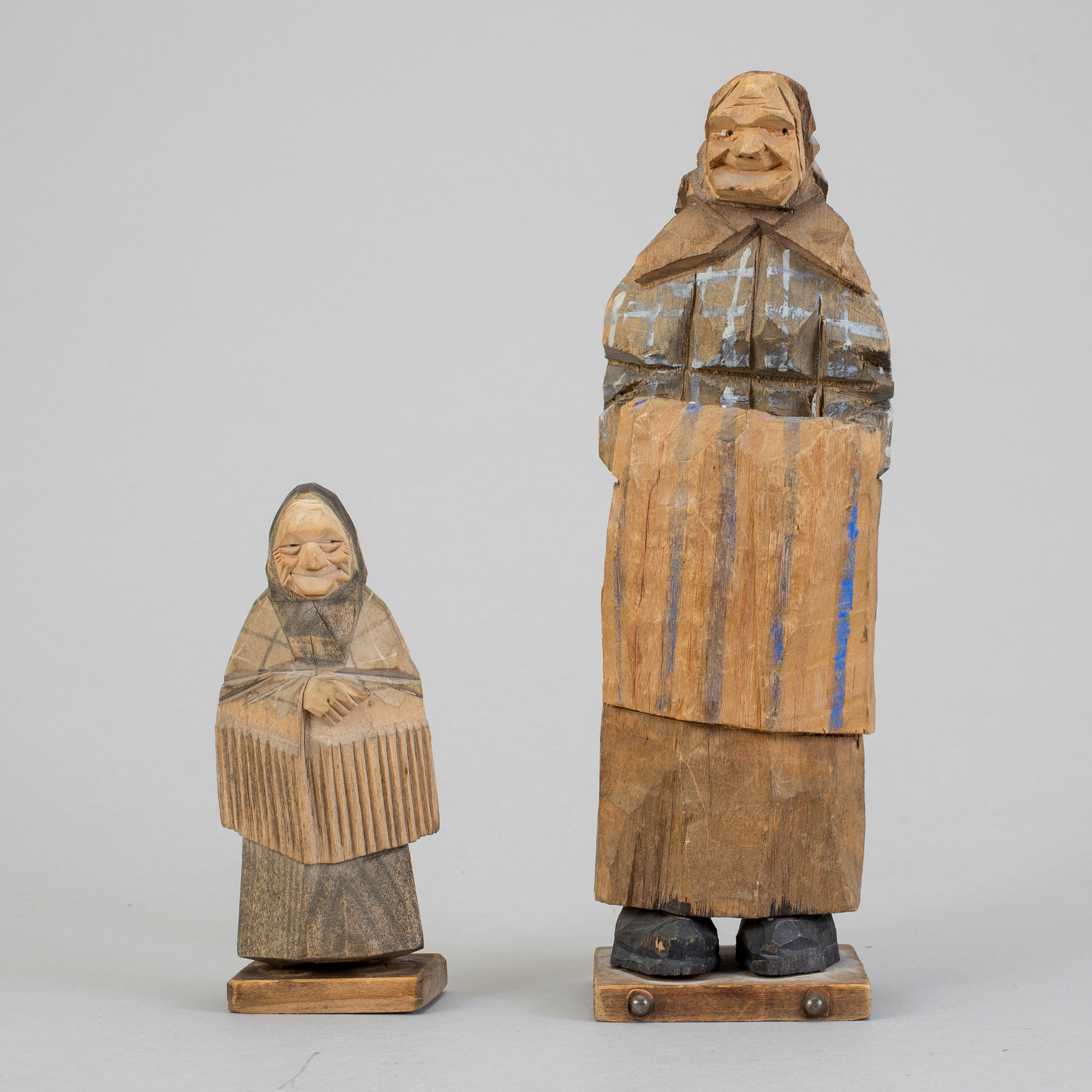 SKULPTURER, 2 st, trä, bla Carl Olof Trygg, sign. - Bukowskis